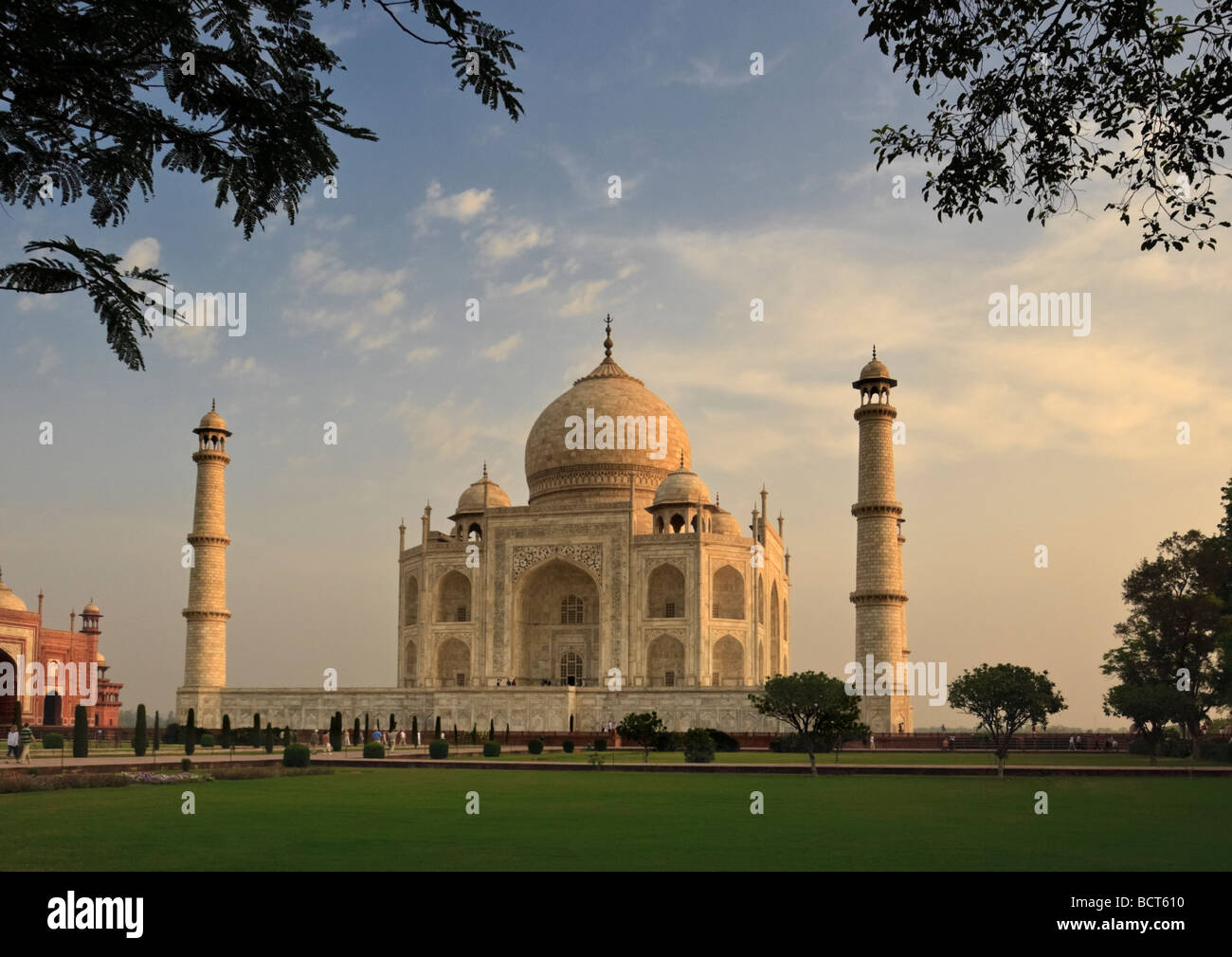 Taj mahal front view hi-res stock photography and images - Alamy