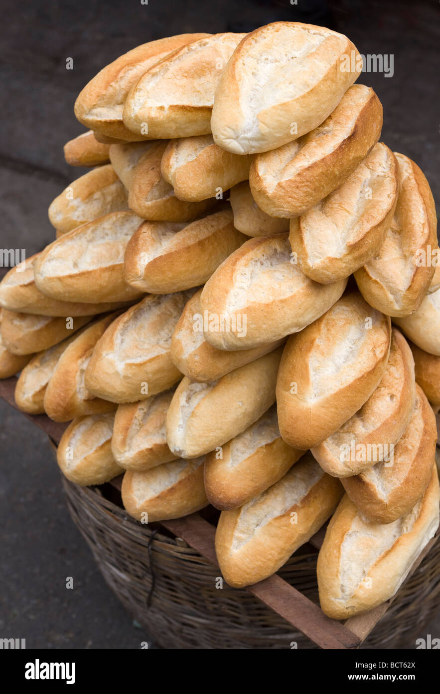 Bread stall display hi-res stock photography and images - Alamy