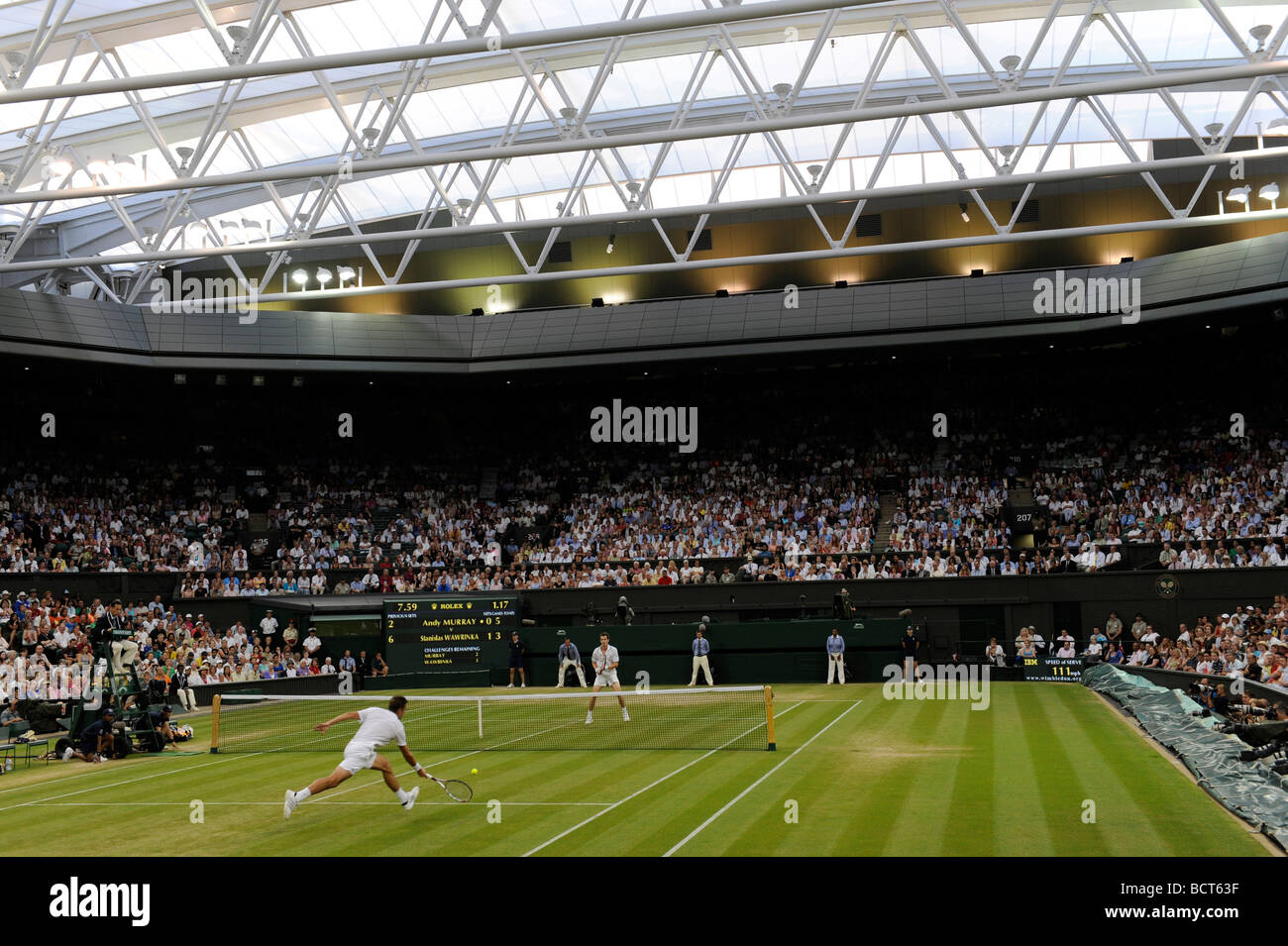 Wimbledon roof all england lawn tennis aeltc 2009 hi-res stock ...