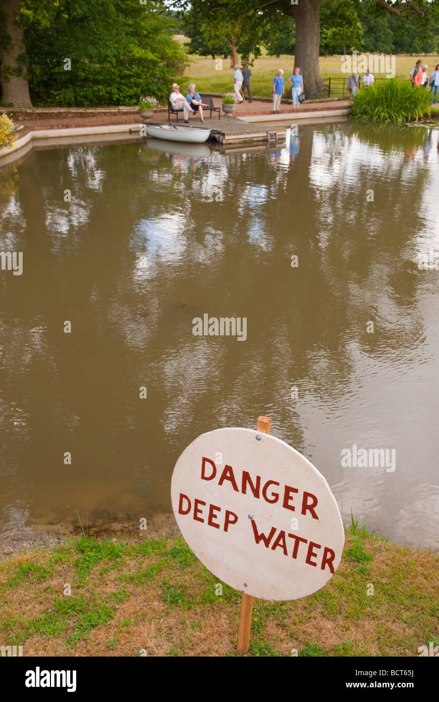 Warning deep water sign hi-res stock photography and images - Alamy
