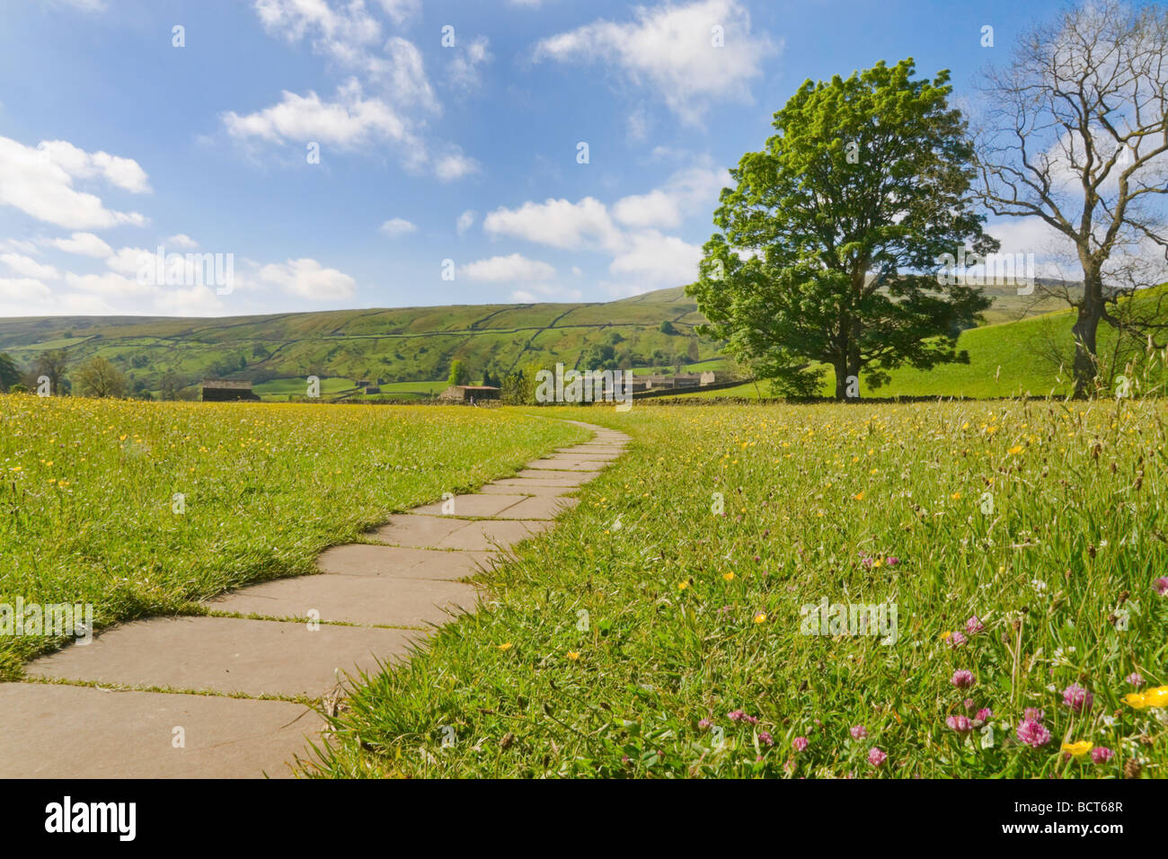 Swaledale muker spring summer uk hi-res stock photography and images ...