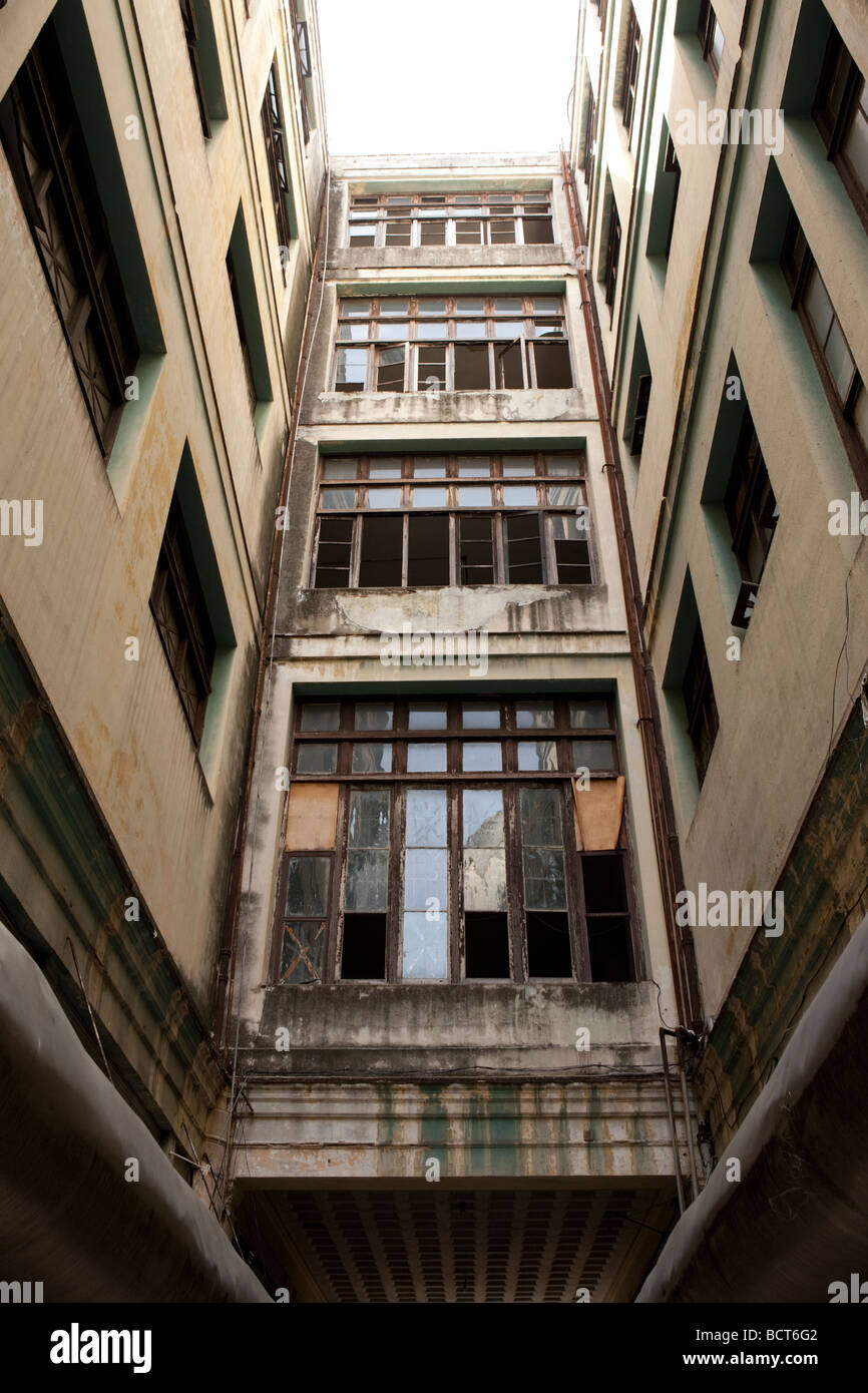 run down flats in Havana Cuba Stock Photo - Alamy