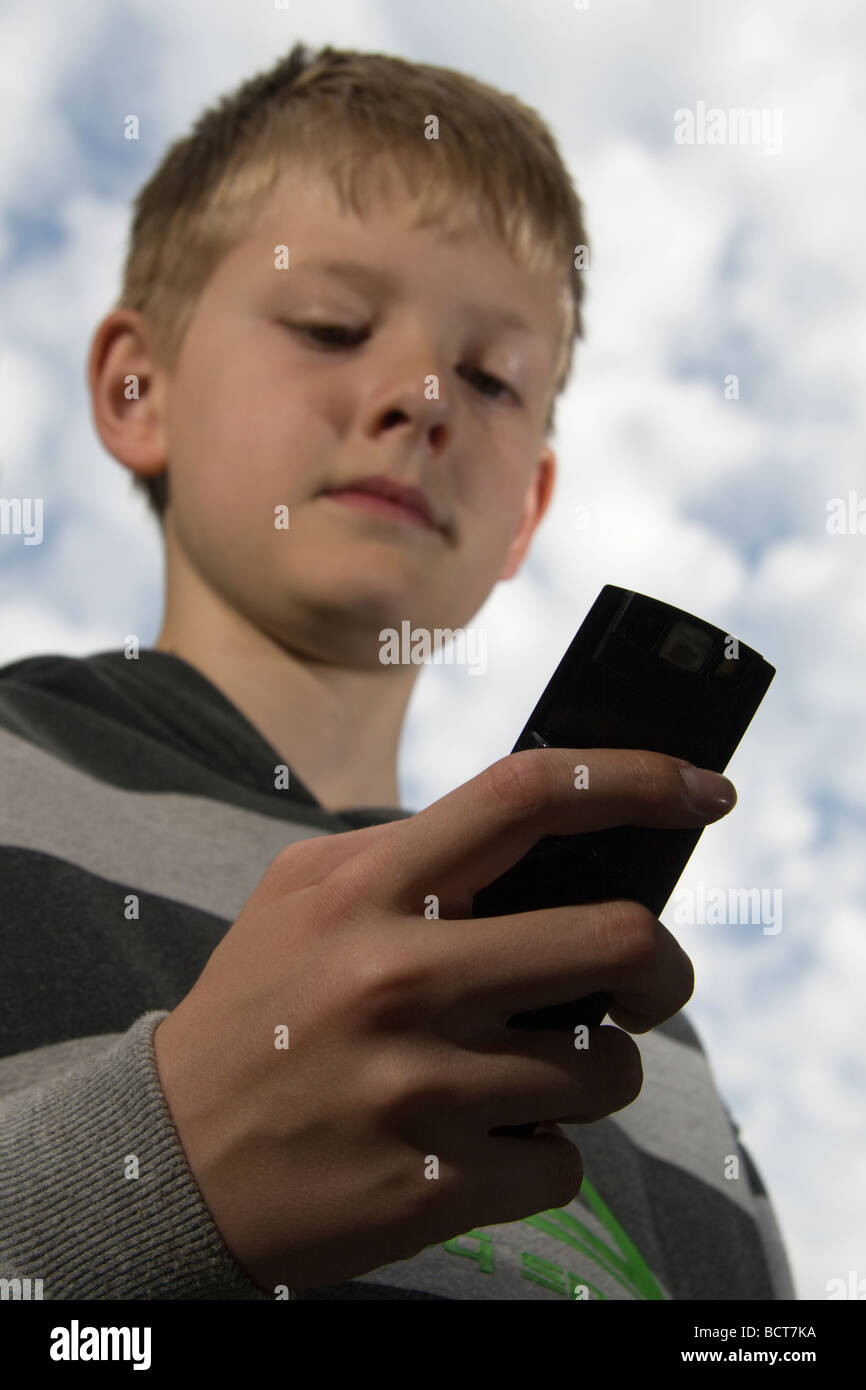 A teenage boy sending a text message Stock Photo - Alamy