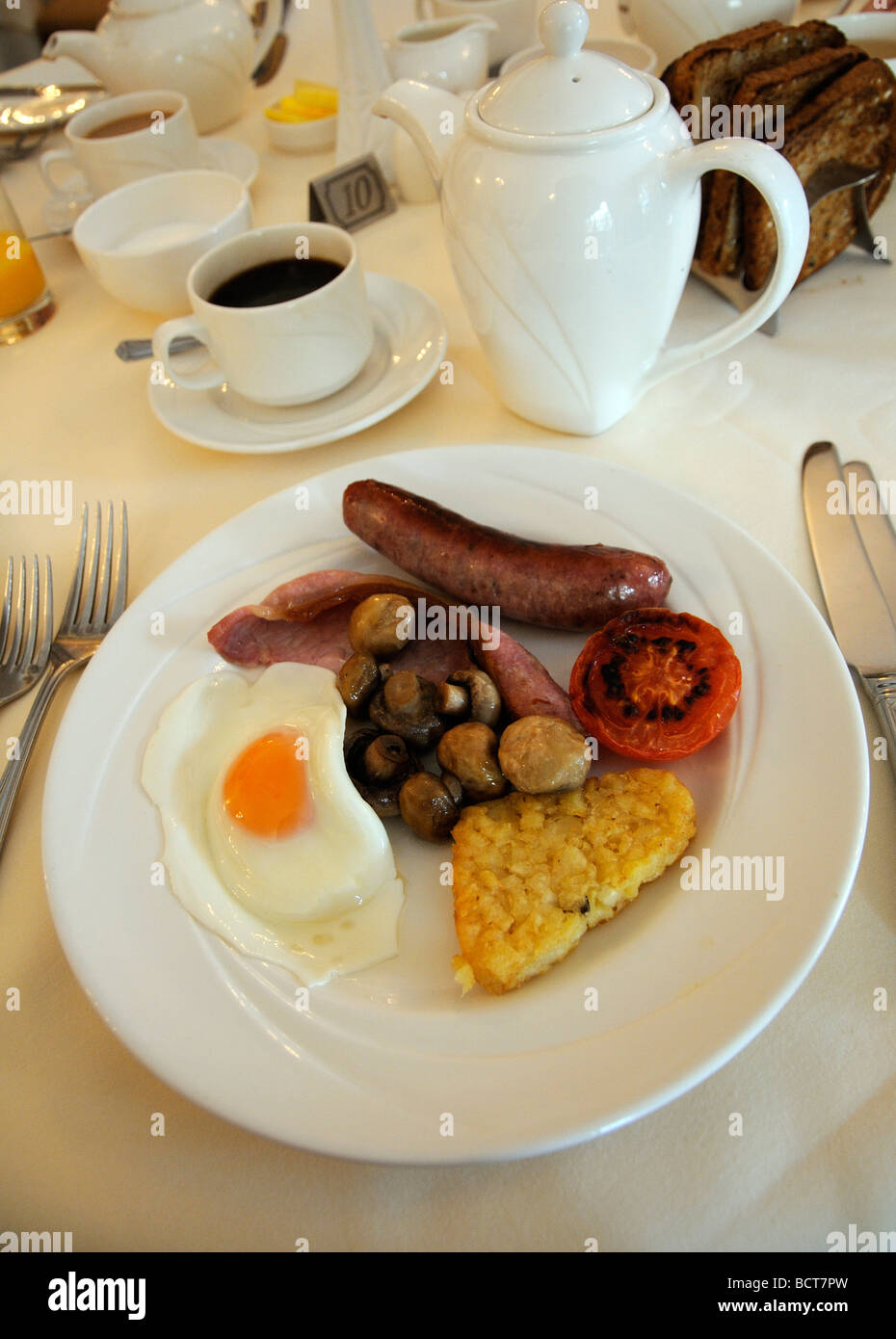 Full english breakfast hash brown hi-res stock photography and images ...