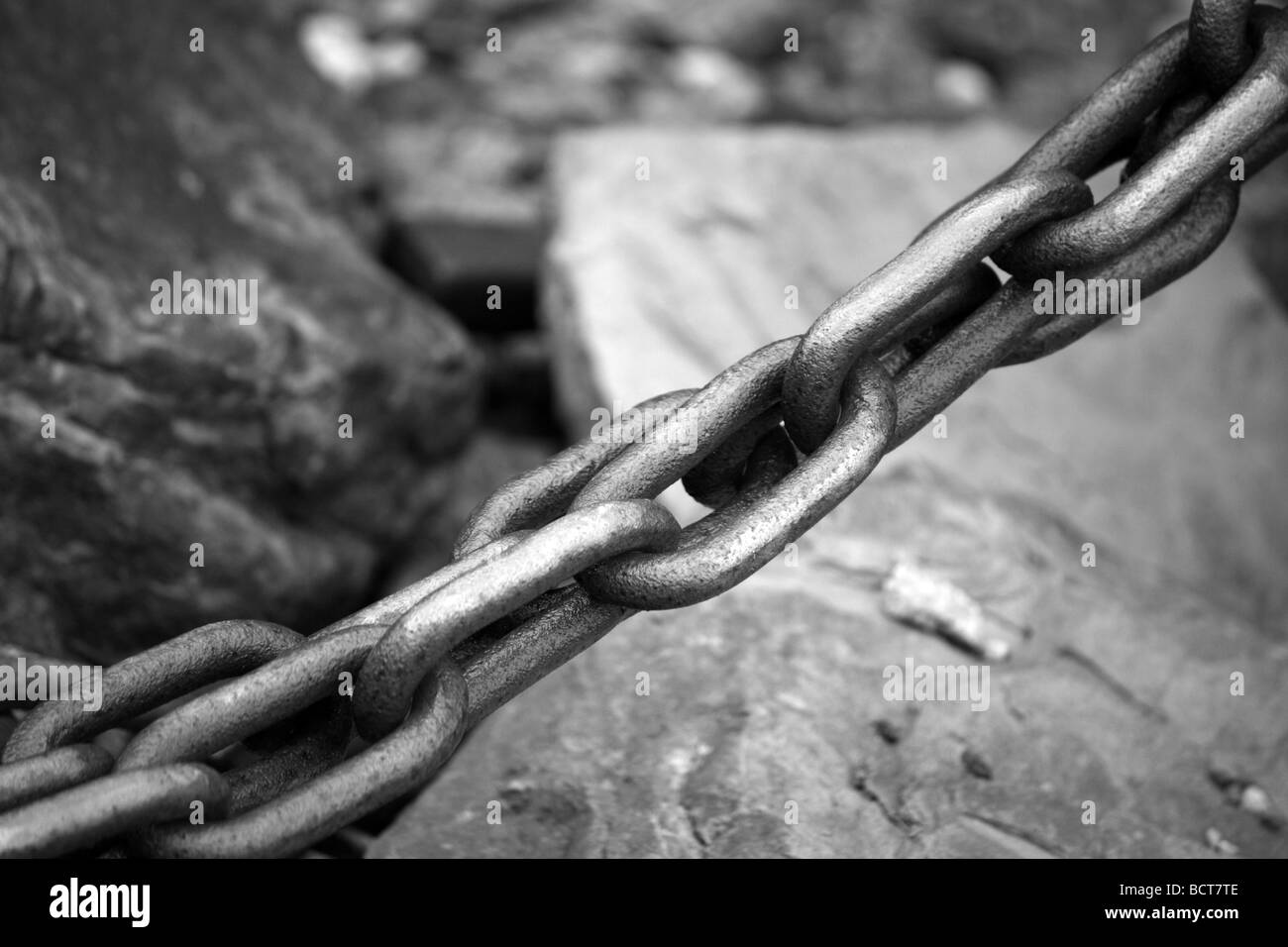 A close up photograph of rusty chain links Stock Photo - Alamy