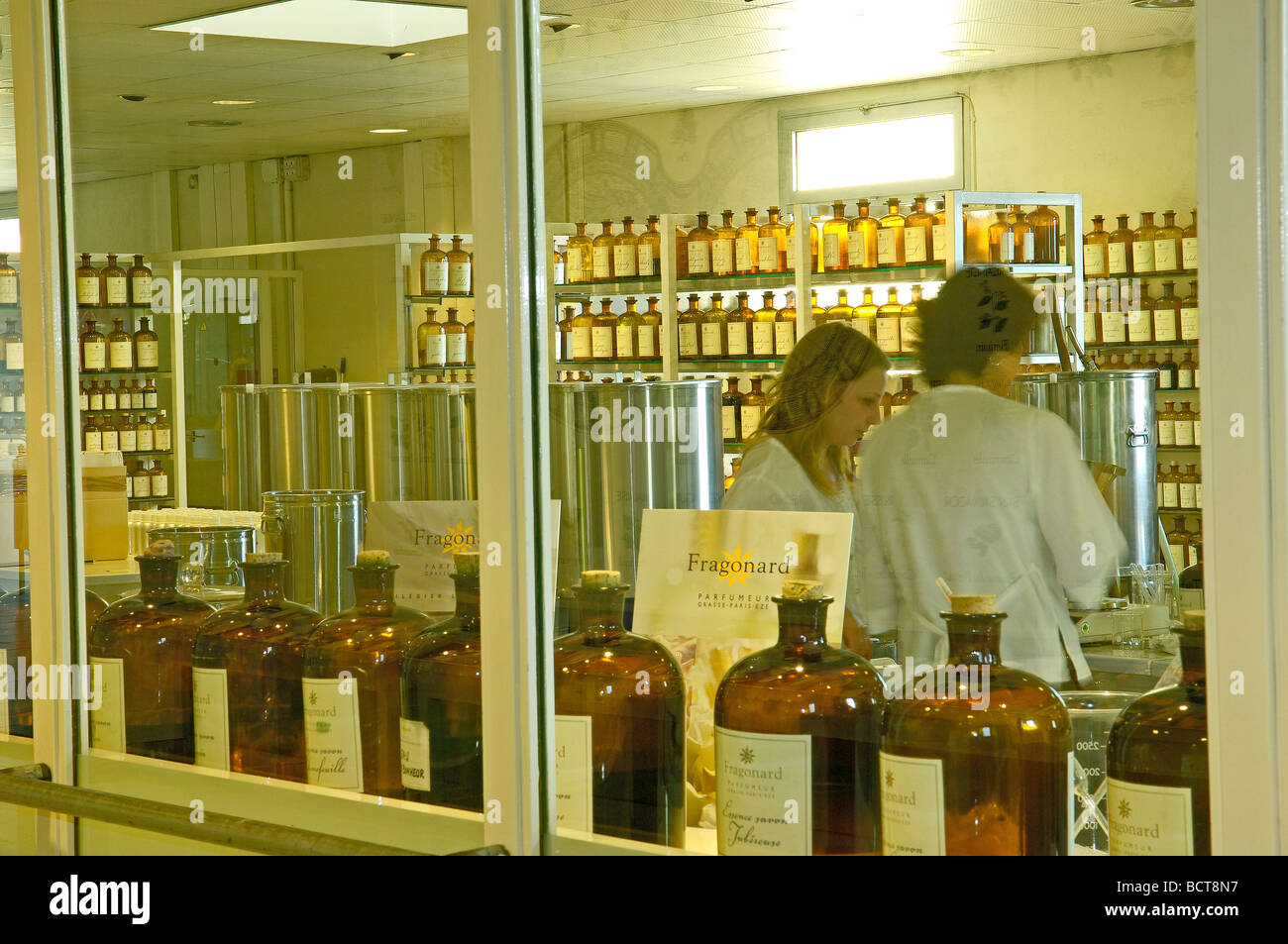 Parfumerie grasse hi-res stock photography and images - Alamy