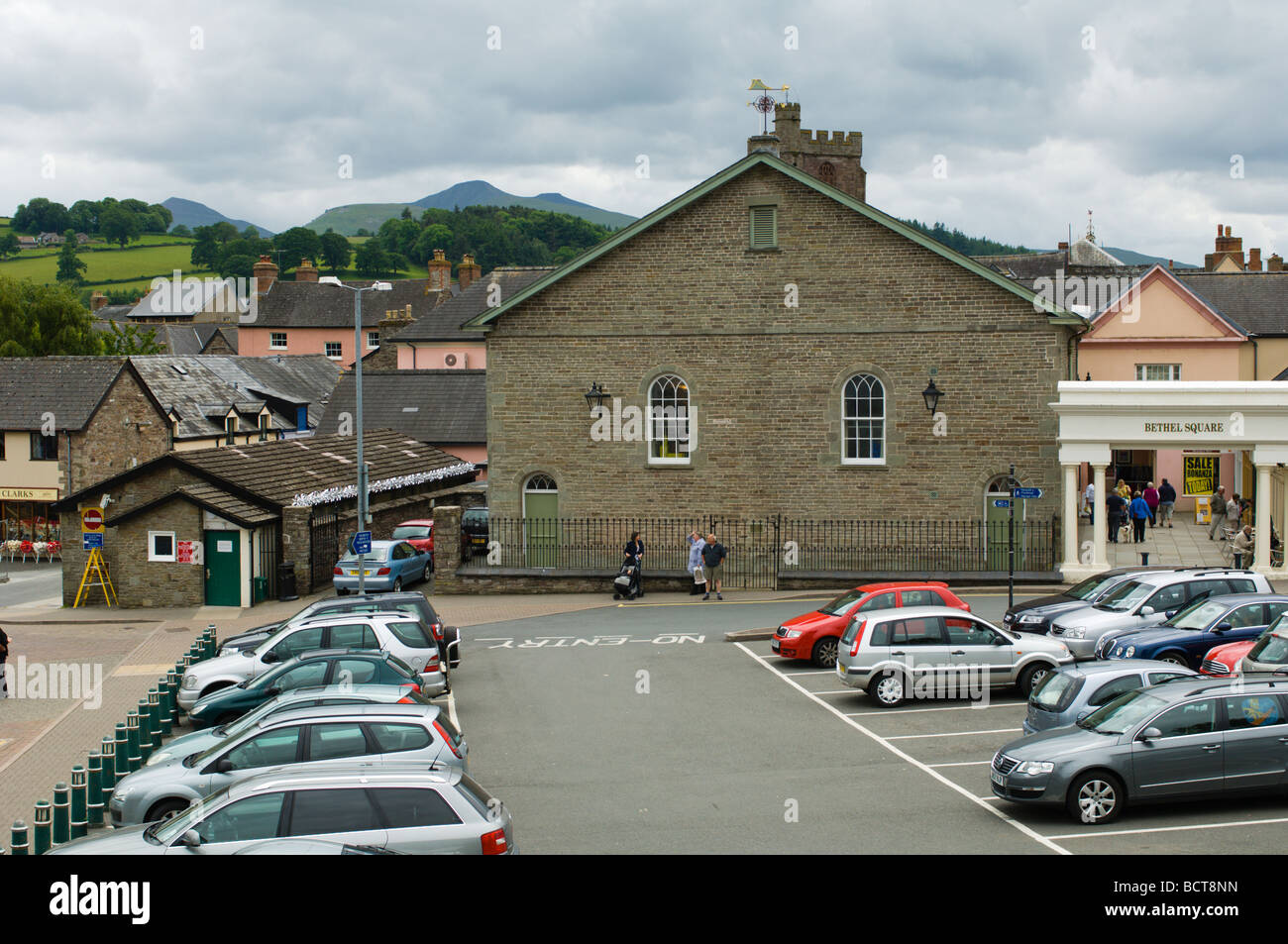 Brecon town cwntre and the Brecon Beacons Stock Photo - Alamy
