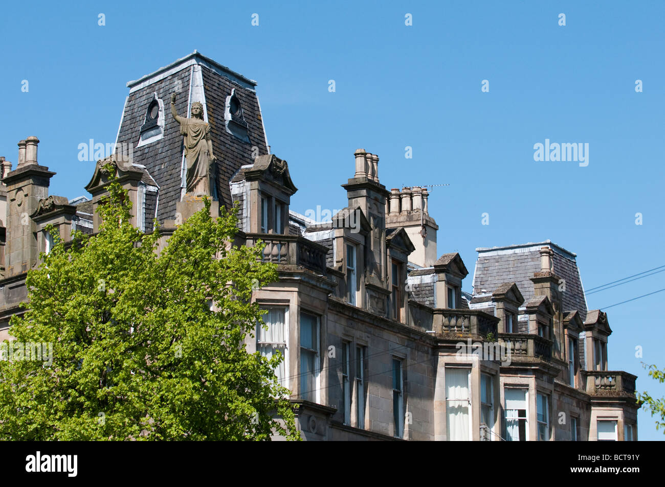 Terraced building hi-res stock photography and images - Alamy