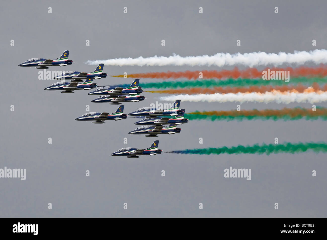 Italian air force aerobatic team hi-res stock photography and images ...