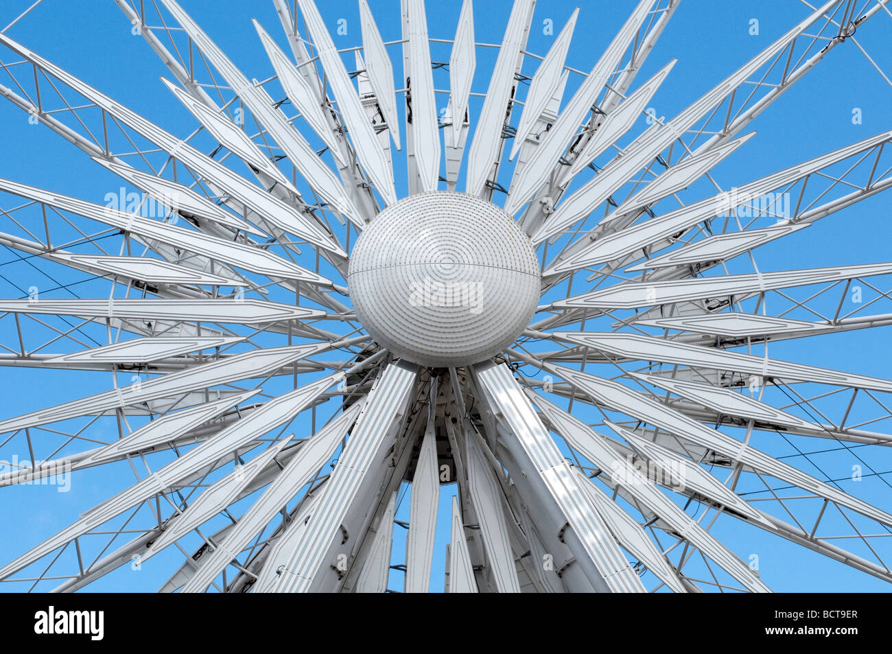 Circular "spoked pattern" created on centre of a Ferris wheel Stock ...
