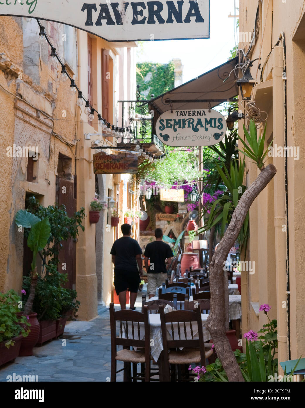 Street cafe chania hi-res stock photography and images - Alamy
