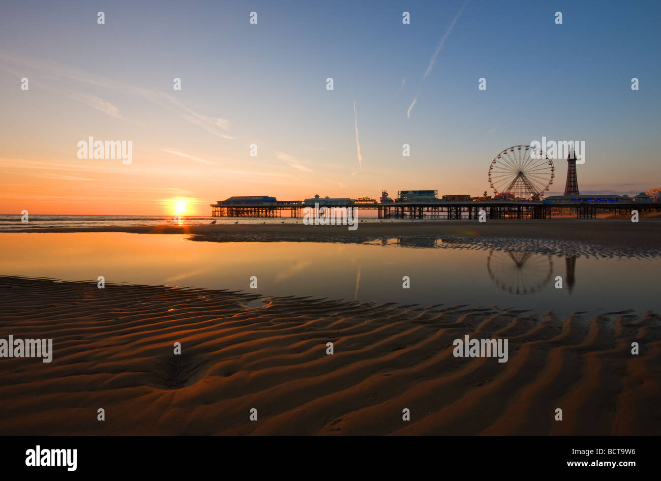 Sunset on Blackpool beach Stock Photo - Alamy