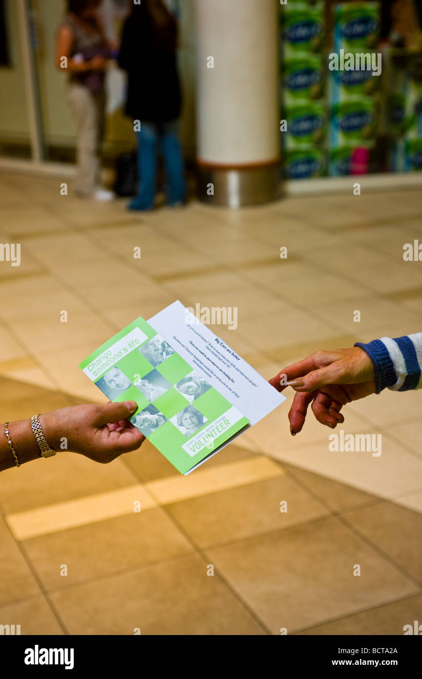 Handing out leaflets hi-res stock photography and images - Alamy Handing out leaflets hi-res stock photography and images - Alamy