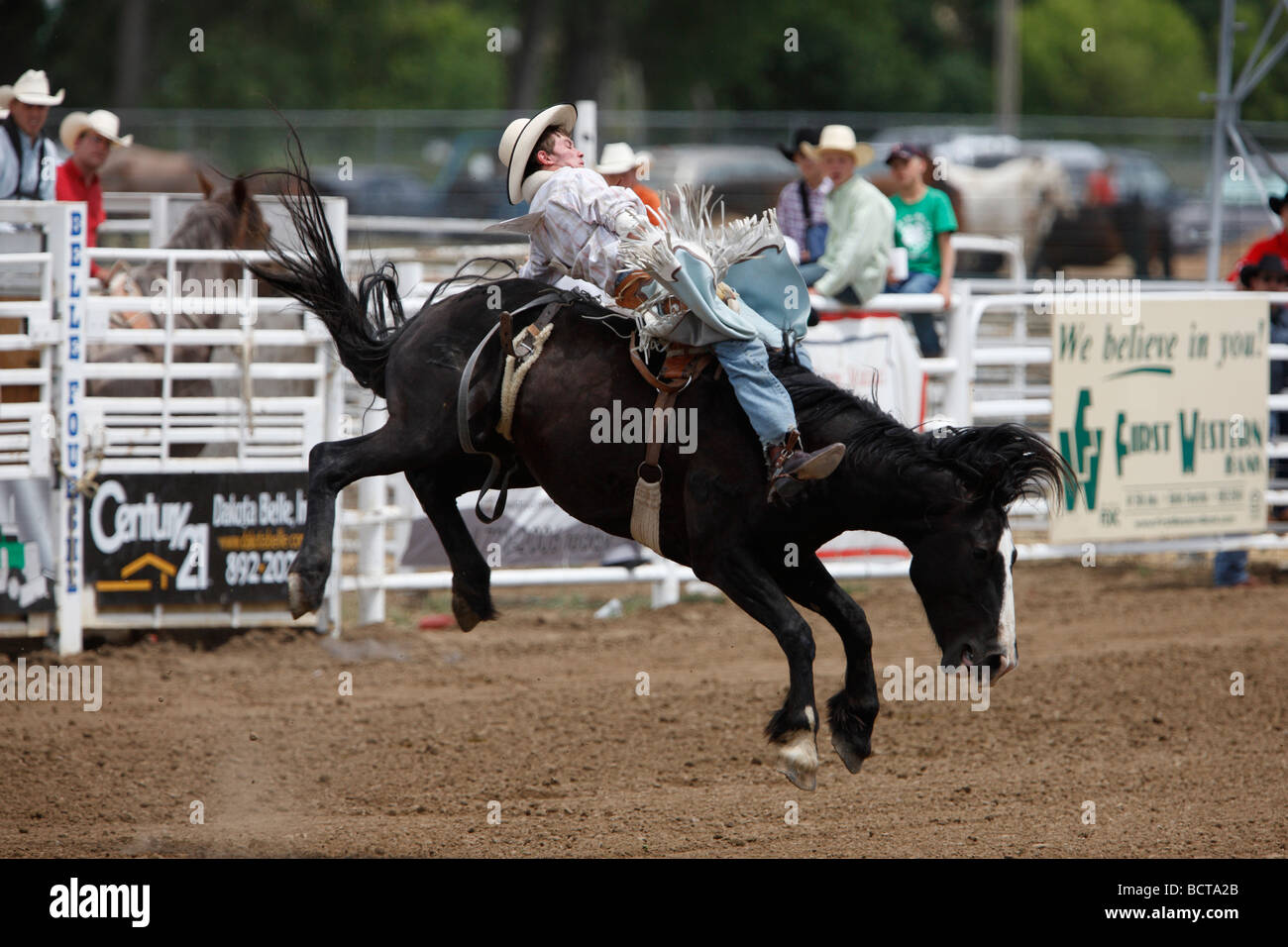 Bareback bronc riding hi-res stock photography and images - Alamy