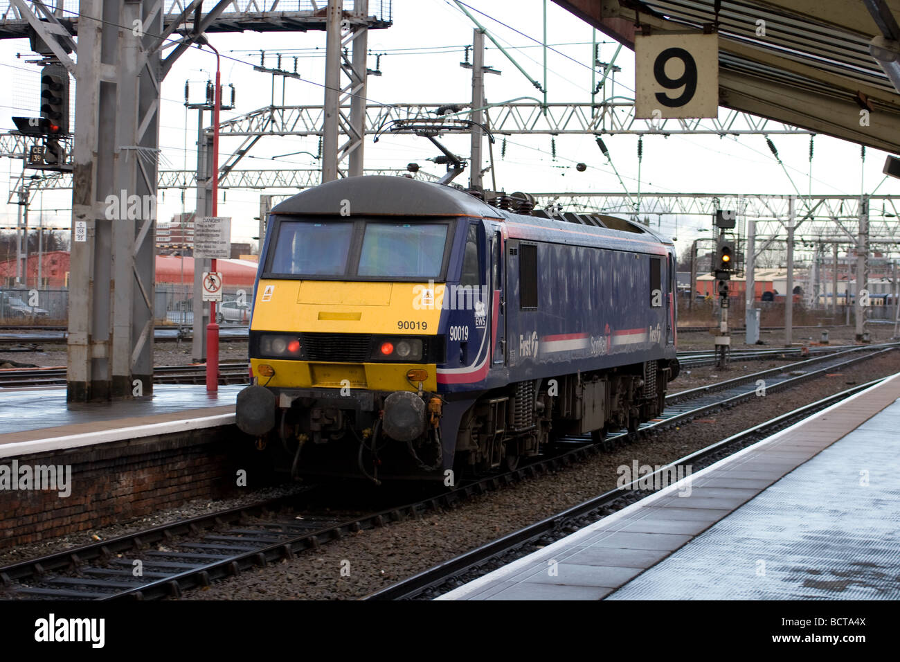 Class 90 electric loco at Crewe station Stock Photo - Alamy
