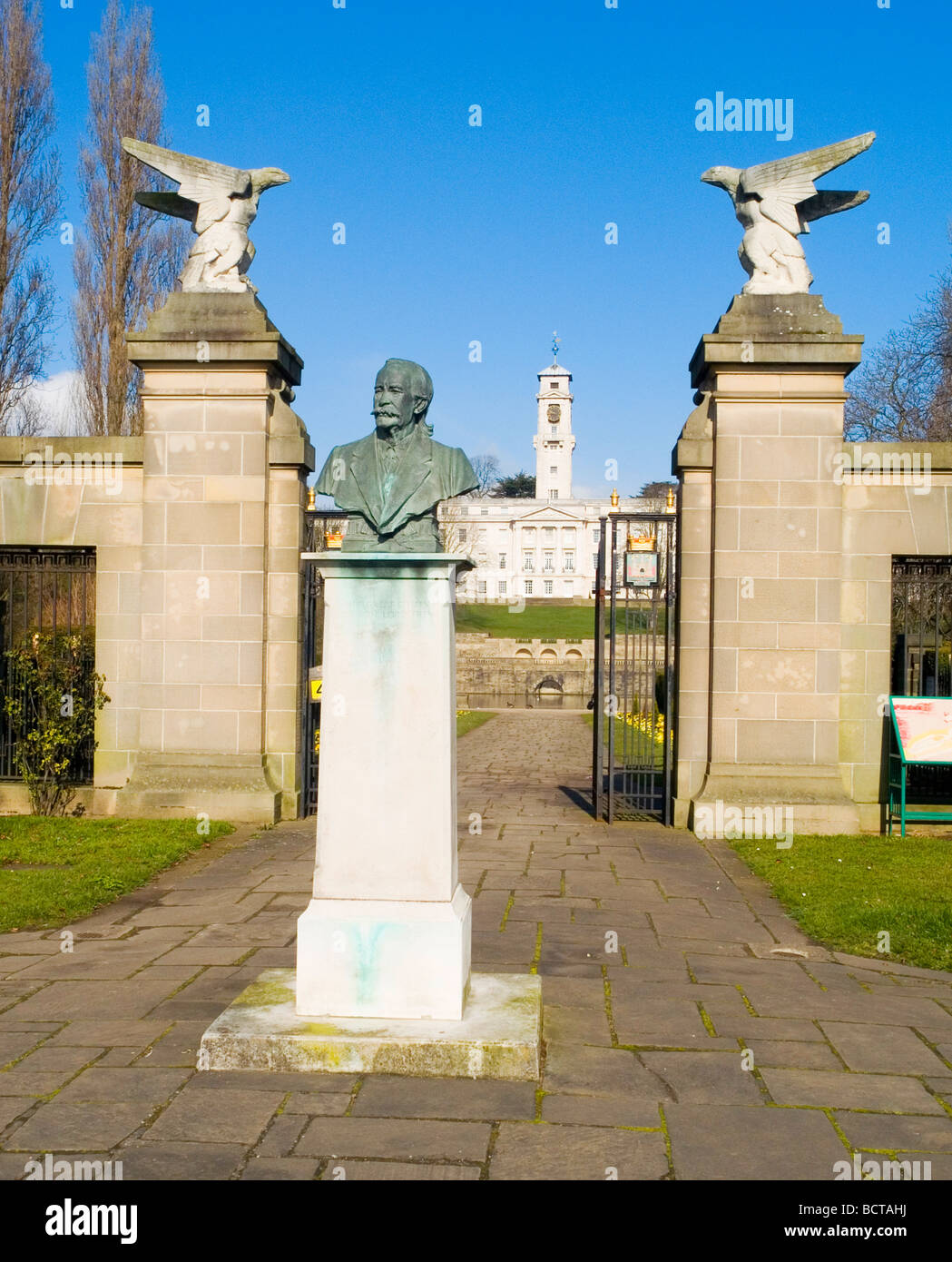 Highfields Park and the Nottingham University Trent Building, Beeston ...
