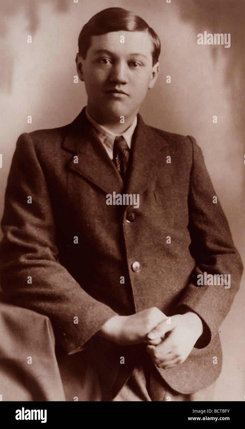 1920s man suit hi-res stock photography and images - Alamy