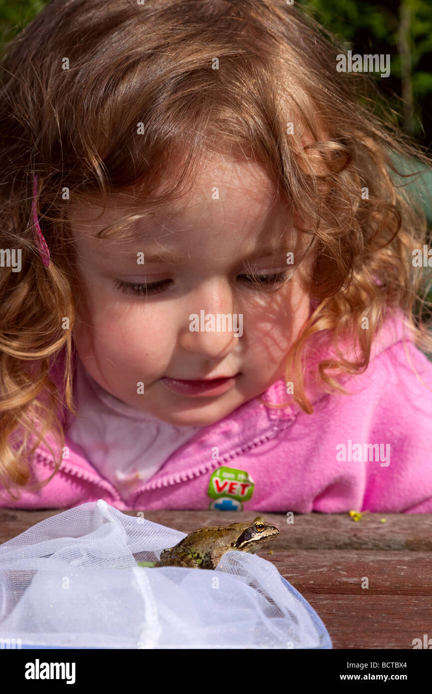 Child wildlife hi-res stock photography and images - Alamy