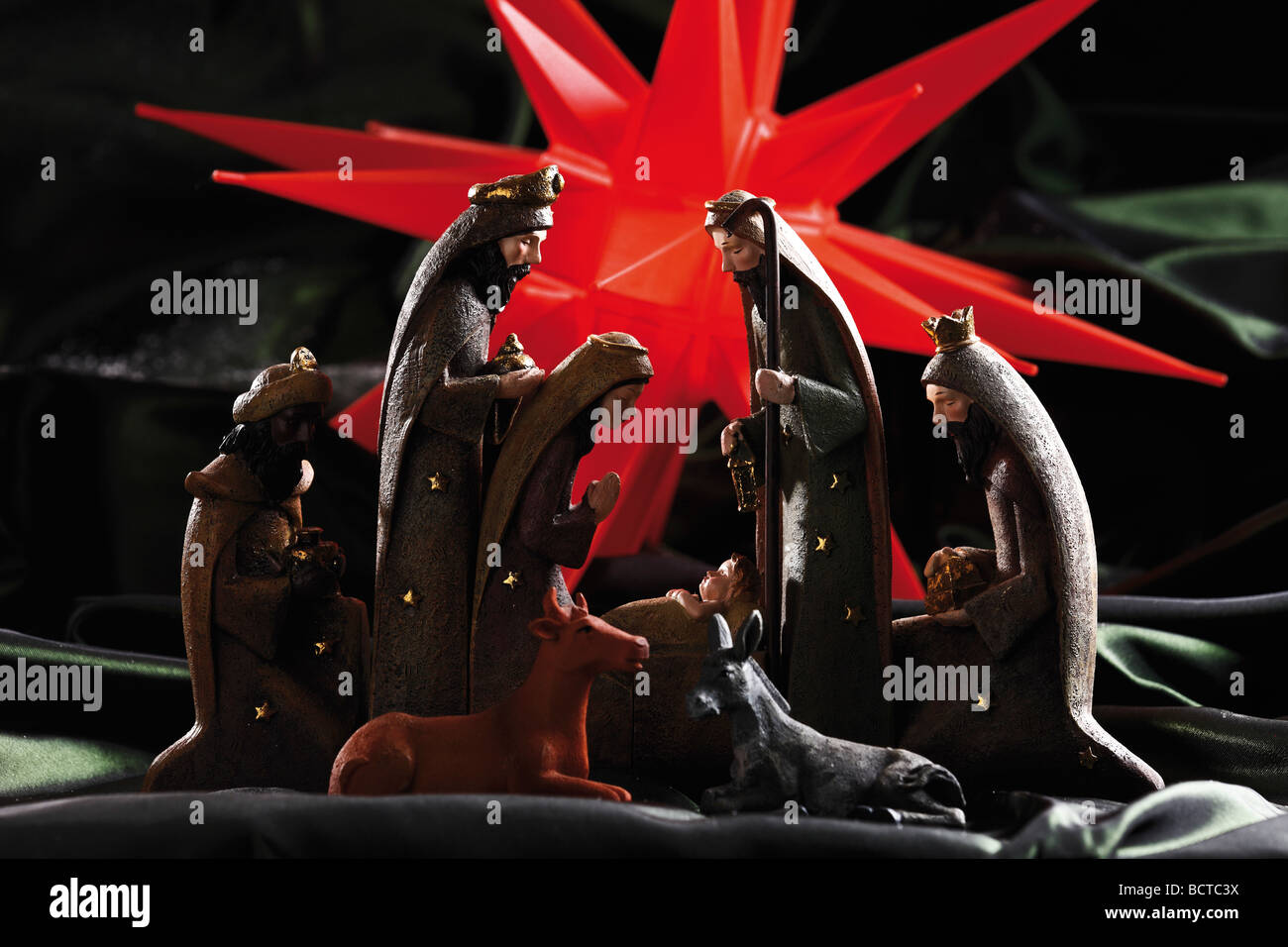 Nativity figures, in the back a red luminescent star Stock Photo - Alamy
