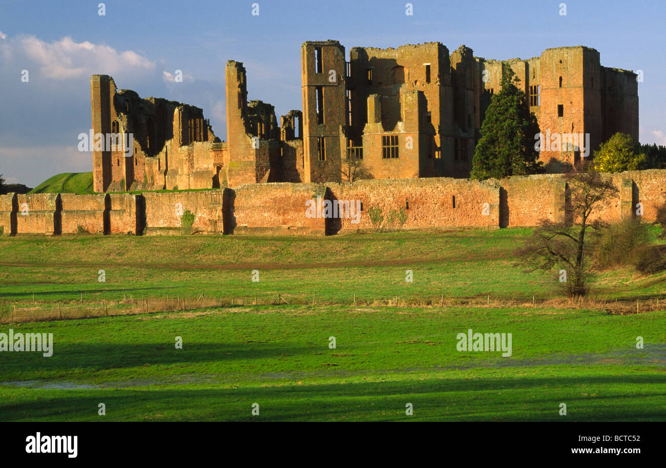 Kenilworth castle ruins hi-res stock photography and images - Alamy