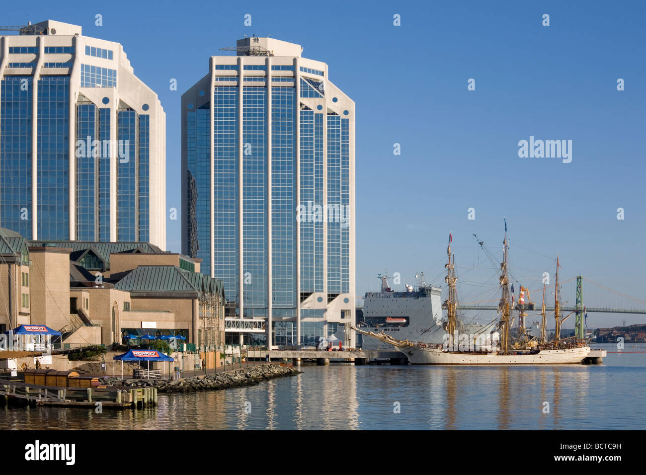 Halifax waterfront schooner hi-res stock photography and images - Alamy