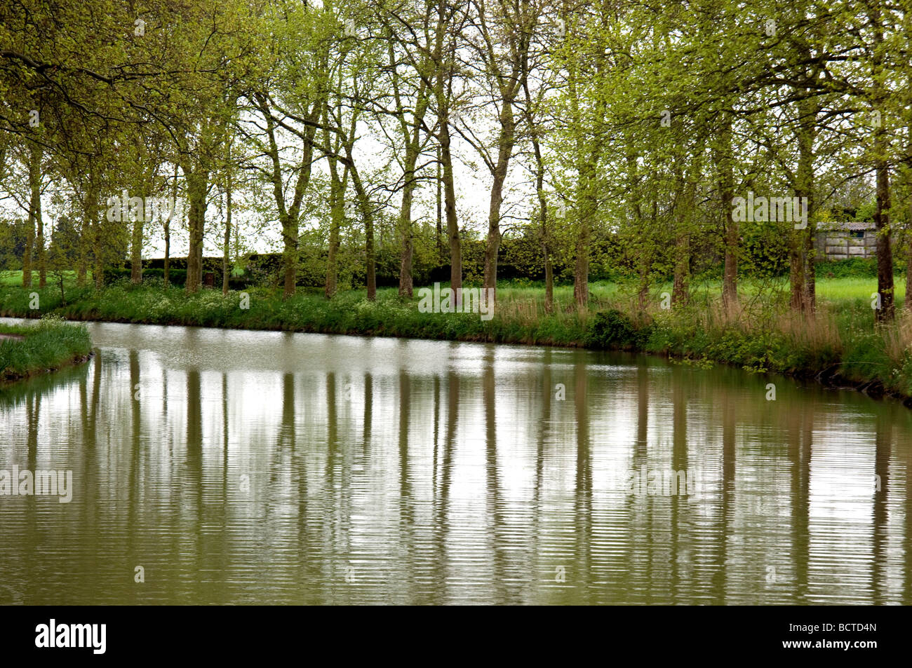 Canal lining hi-res stock photography and images - Alamy