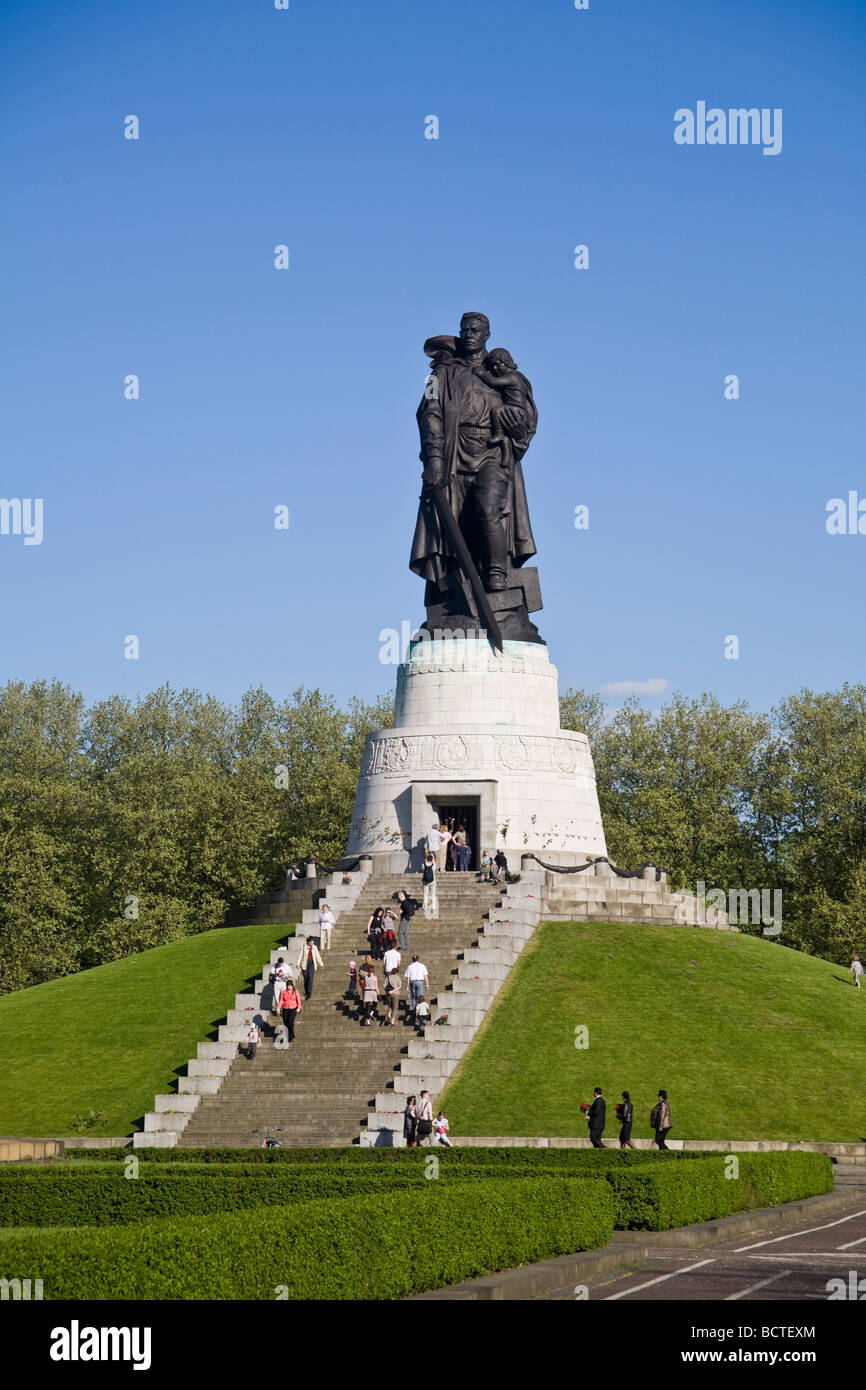 Soviet memorial in treptow park hi-res stock photography and images - Alamy