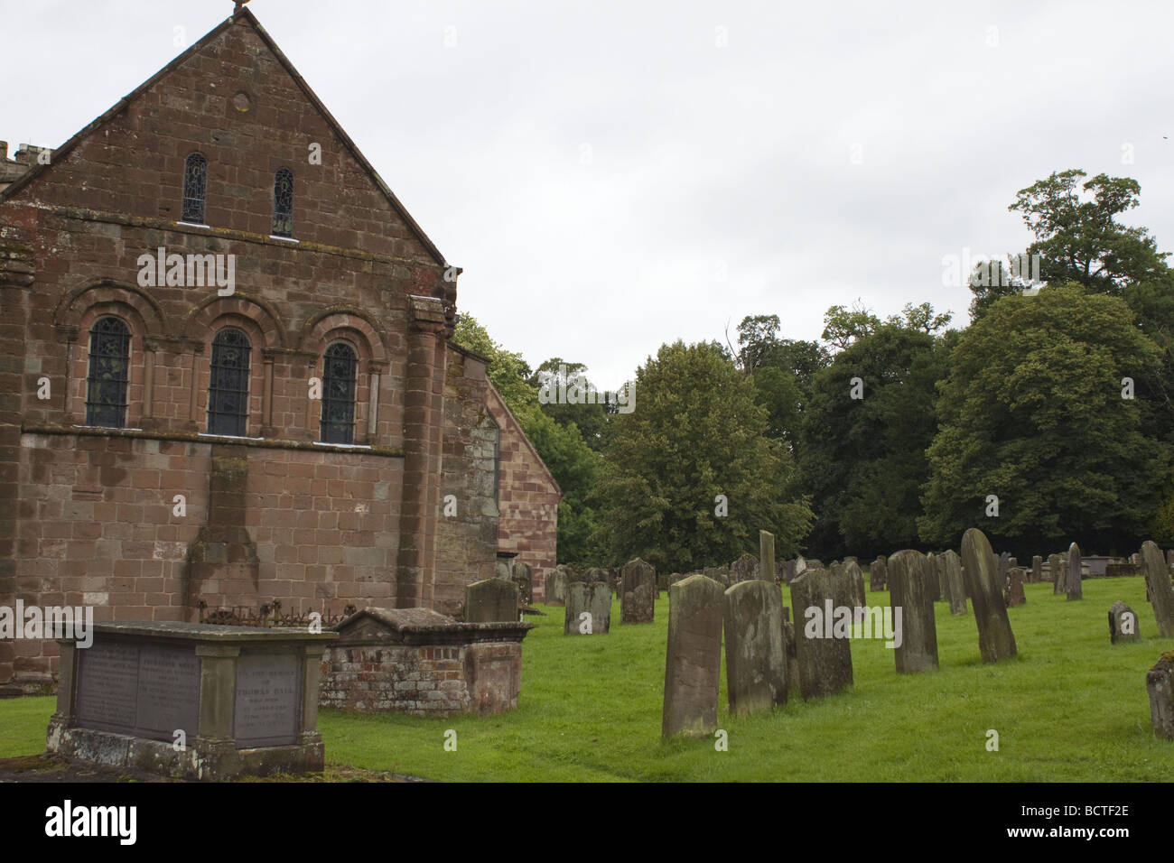 Church graveyard hi-res stock photography and images - Alamy