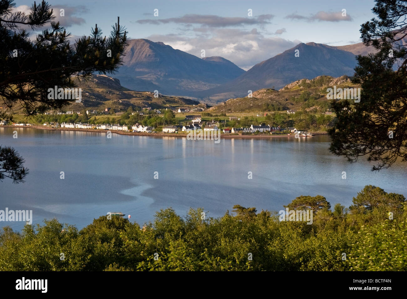 Shieldaig village from the Applecross road across Loch Sheildaig Stock ...