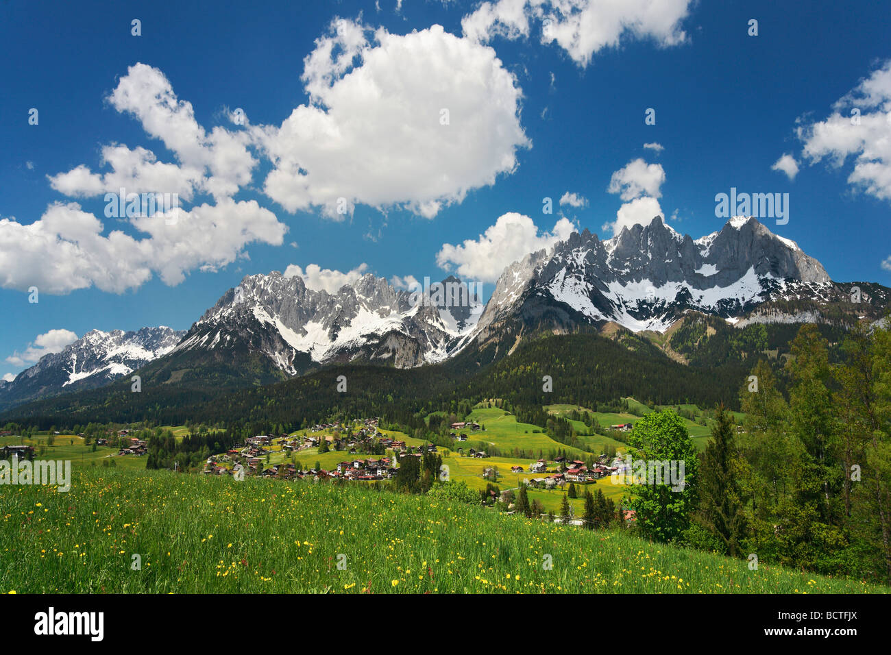 Going with the Wilder Kaiser mountain, panoramic view, Tyrol, Austria ...