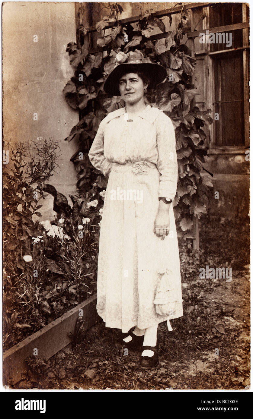 1910 woman hi-res stock photography and images - Alamy