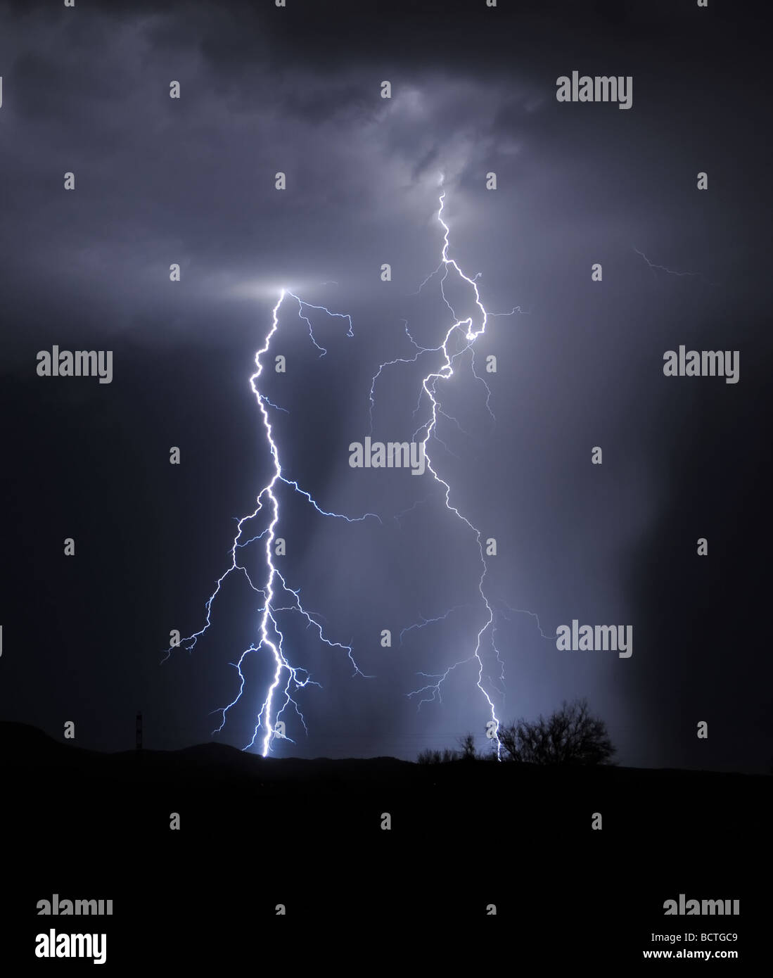Lightning storm hi-res stock photography and images - Alamy