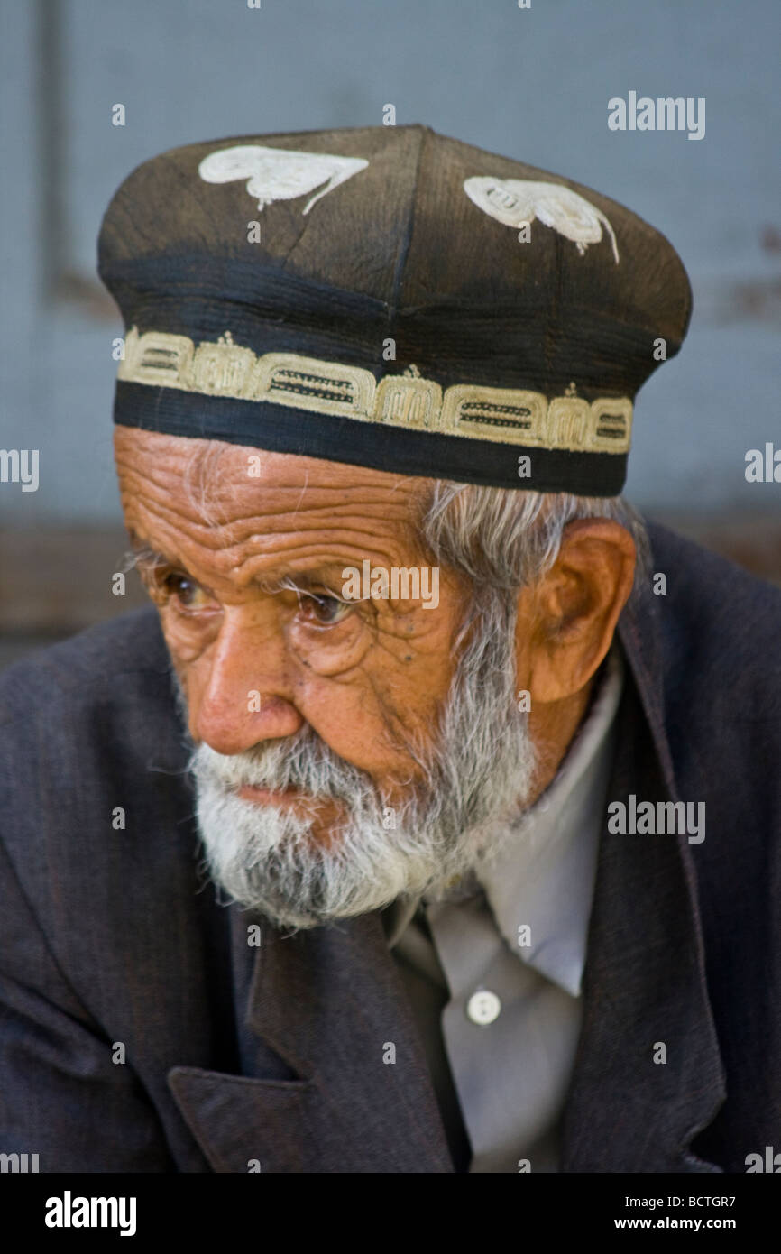 Old Uzbek Man in Bukhara Uzbekistan Stock Photo - Alamy