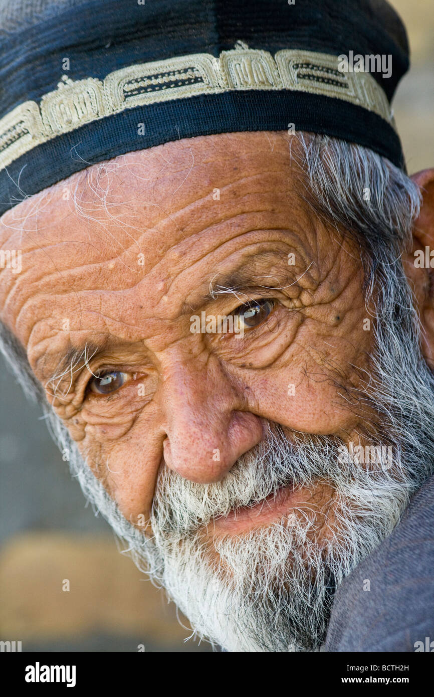 Old Uzbek Man in Bukhara Uzbekistan Stock Photo - Alamy