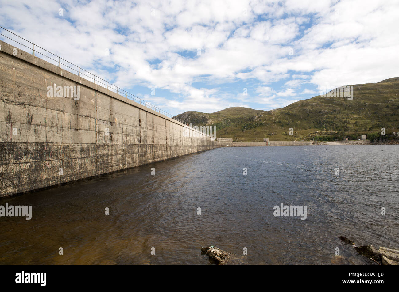 Mullardoch dam, part of the Affric-Beauly hydro-electric power scheme ...