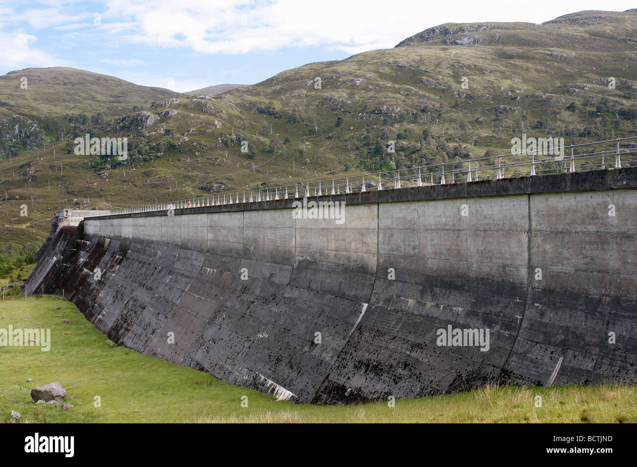 Mullardoch dam hi-res stock photography and images - Alamy