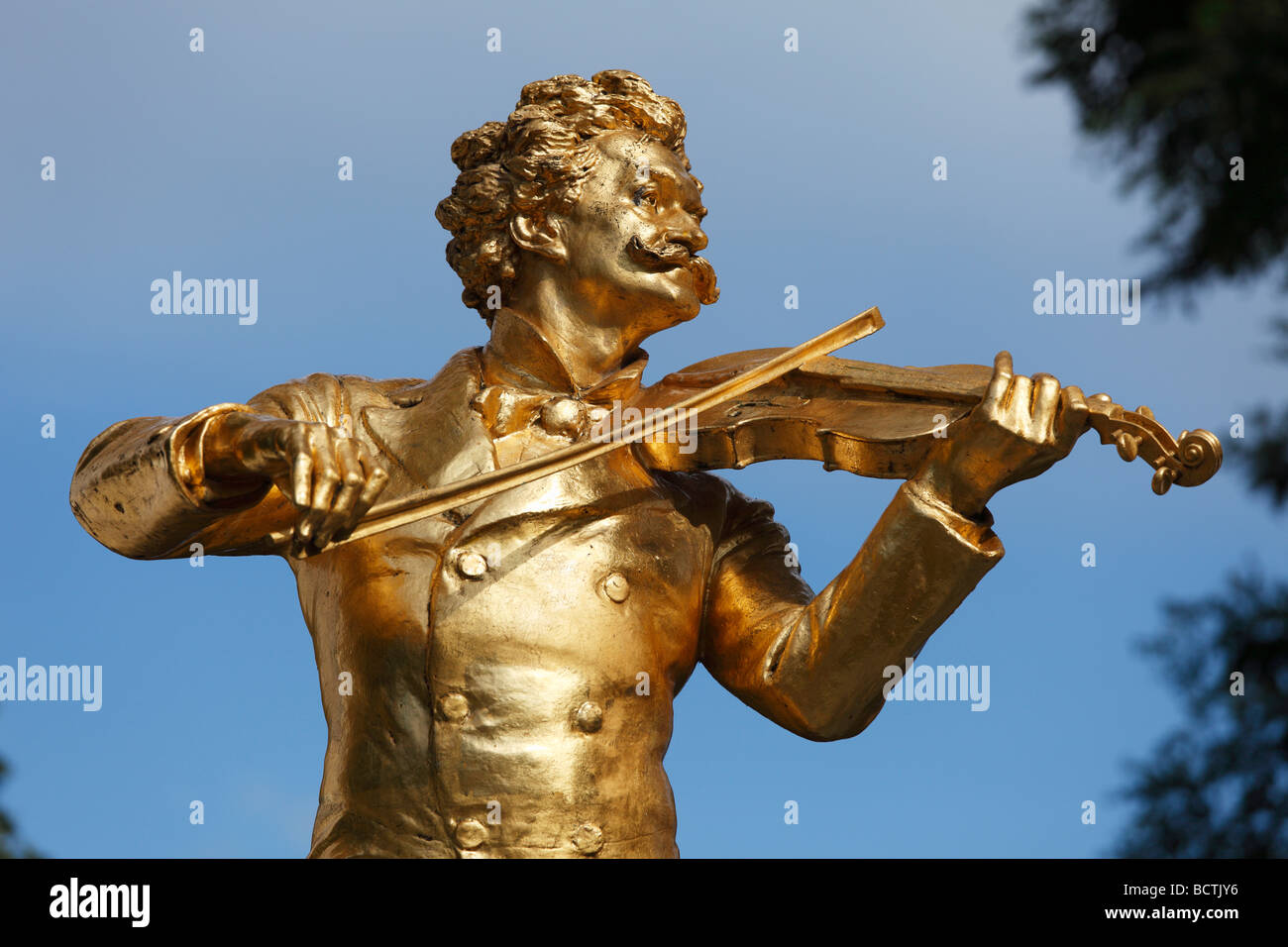 Viennese monument hi-res stock photography and images - Alamy