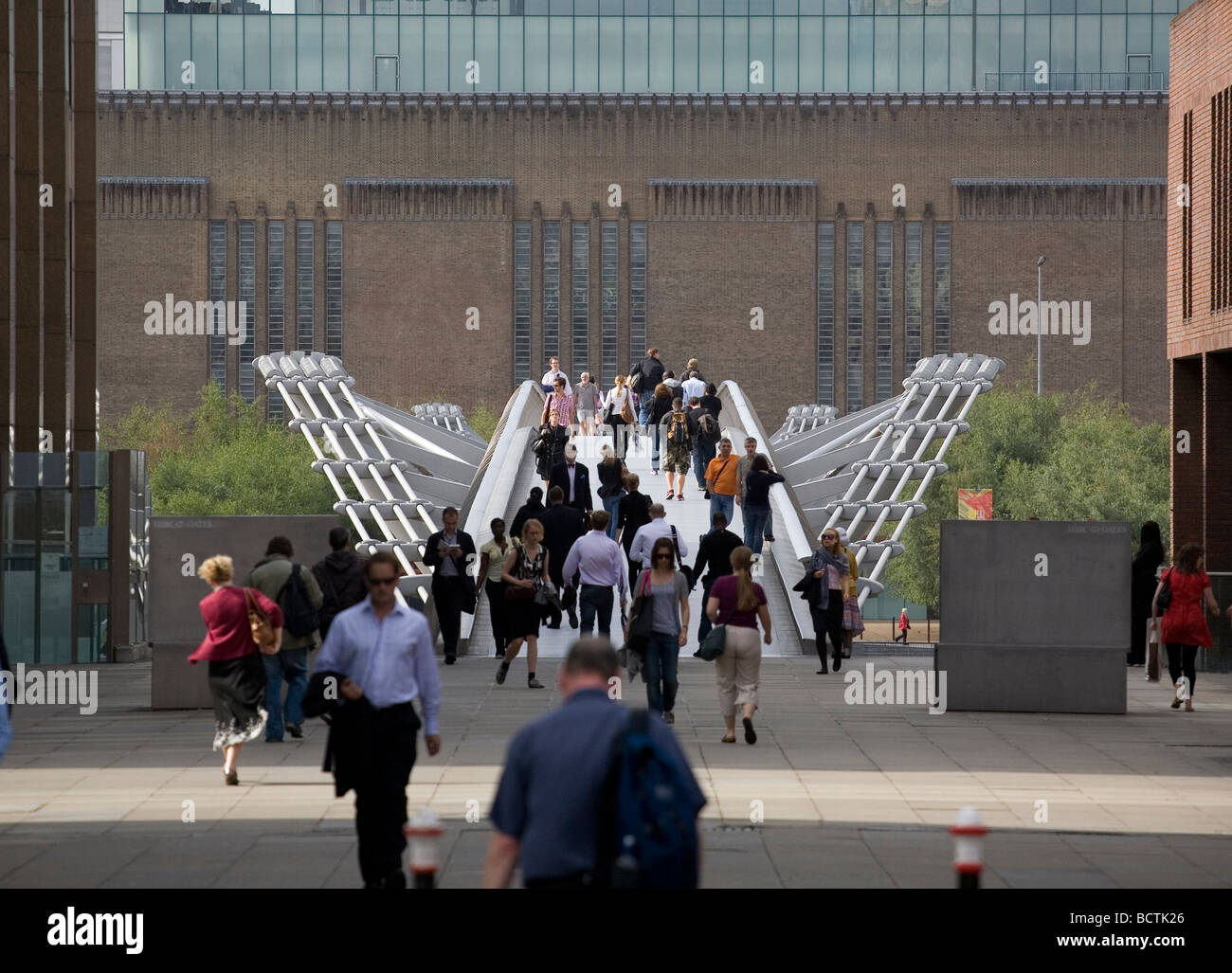 people crossing the Millennium Bridge Stock Photo - Alamy