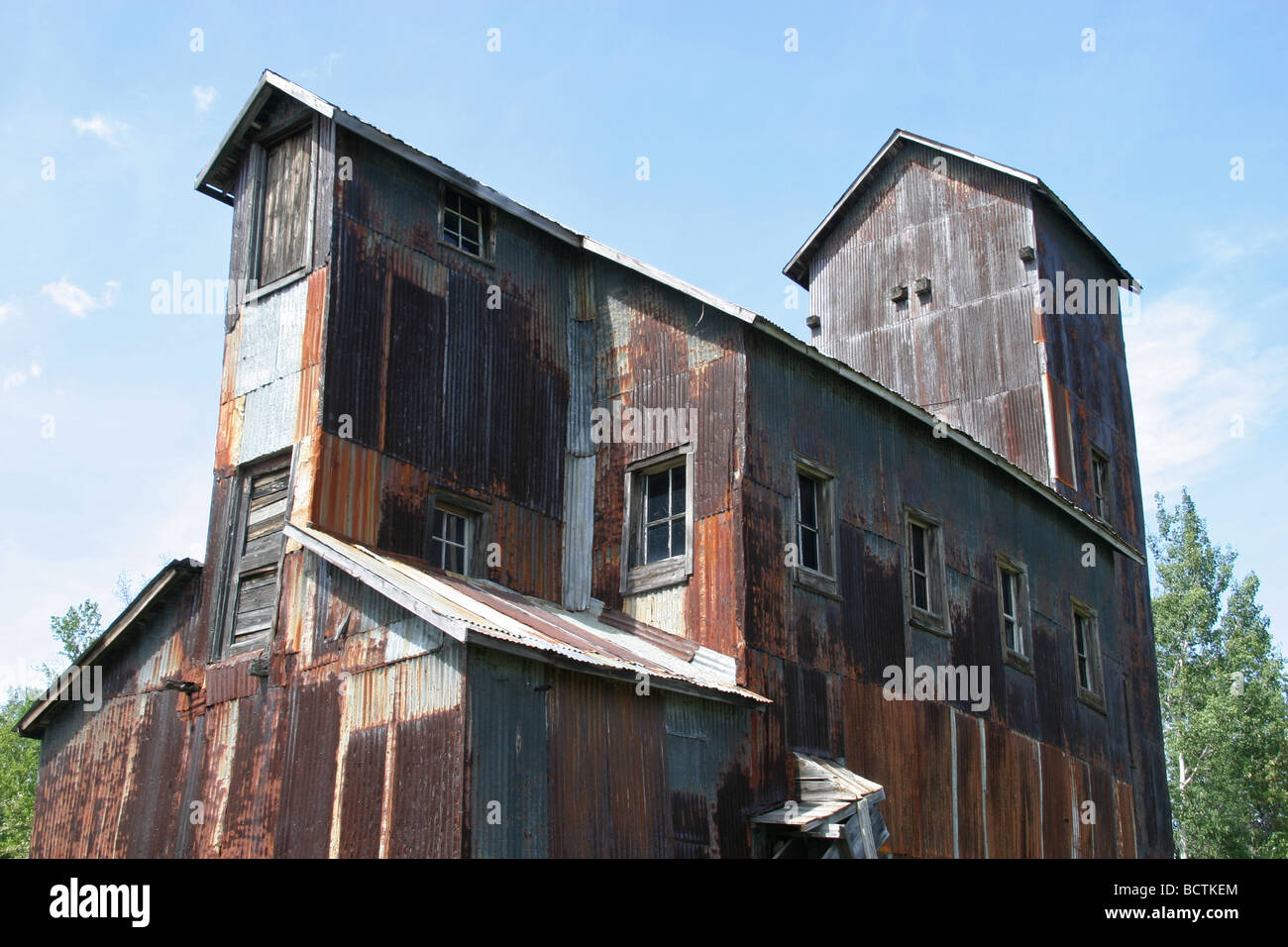 old mining headframe building with rusty corrugated cladding Stock ...