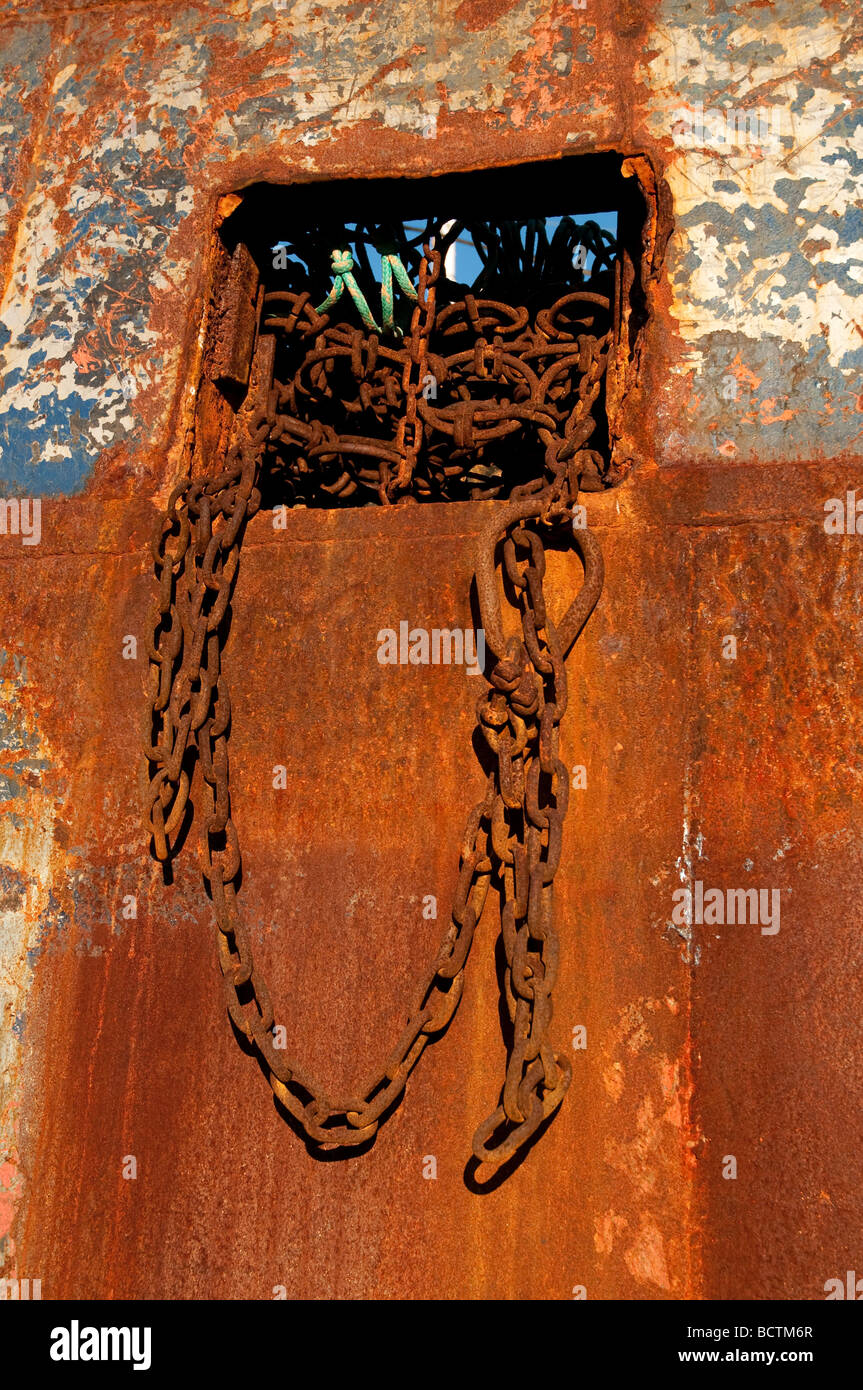 Rusted chains hi-res stock photography and images - Alamy
