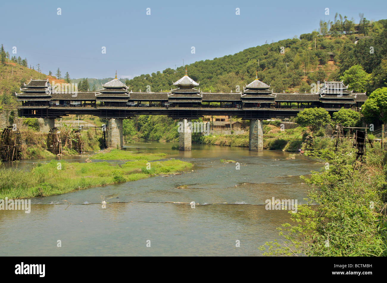 Chinese bridge wind and rain hi-res stock photography and images - Alamy