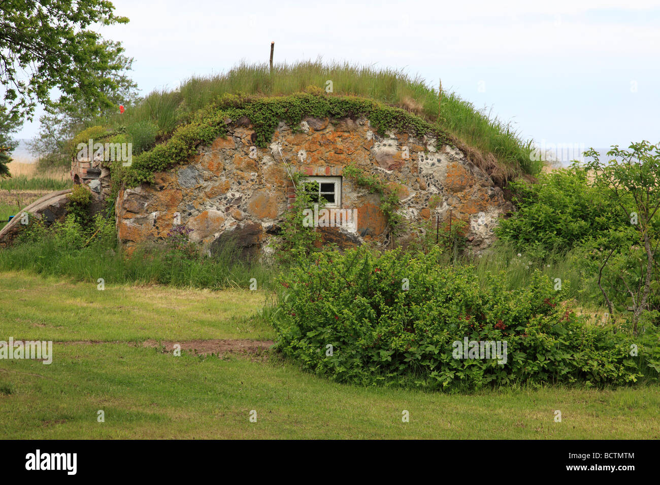Grass covered building hi-res stock photography and images - Alamy