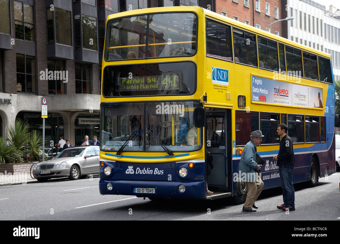 passengers getting on and off a dublin bus dublin republic of ireland ...