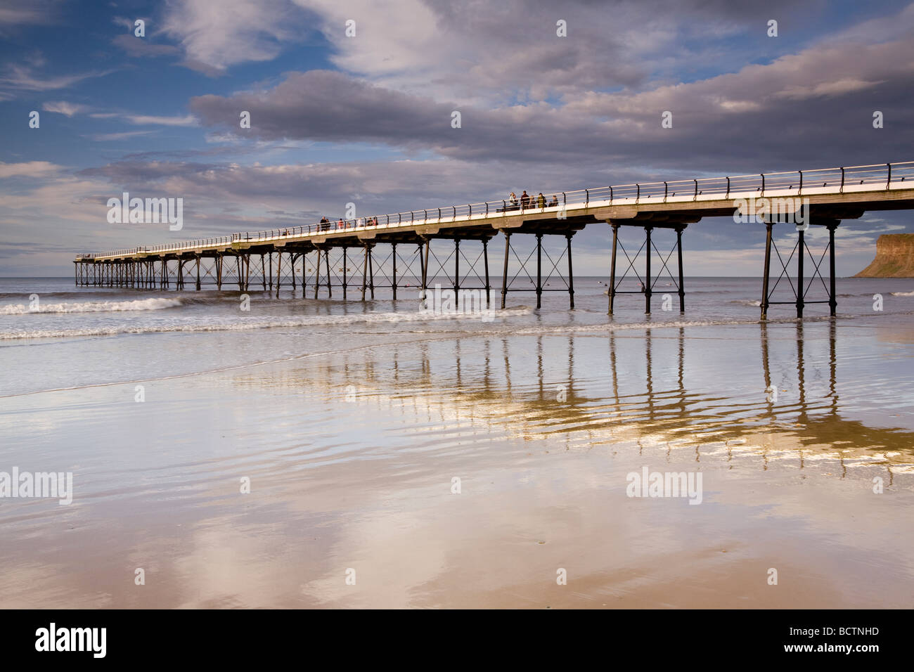 Cleveland pier hi-res stock photography and images - Alamy