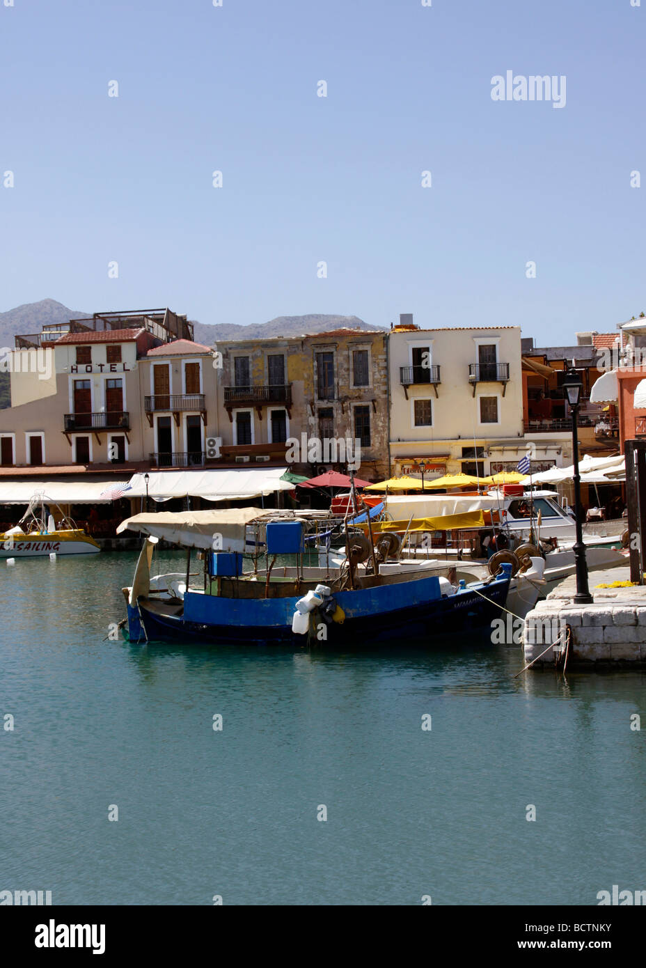 THE PICTURESQUE VENETIAN HARBOUR OF RETHYMNON ON THE GREEK ISLAND OF ...