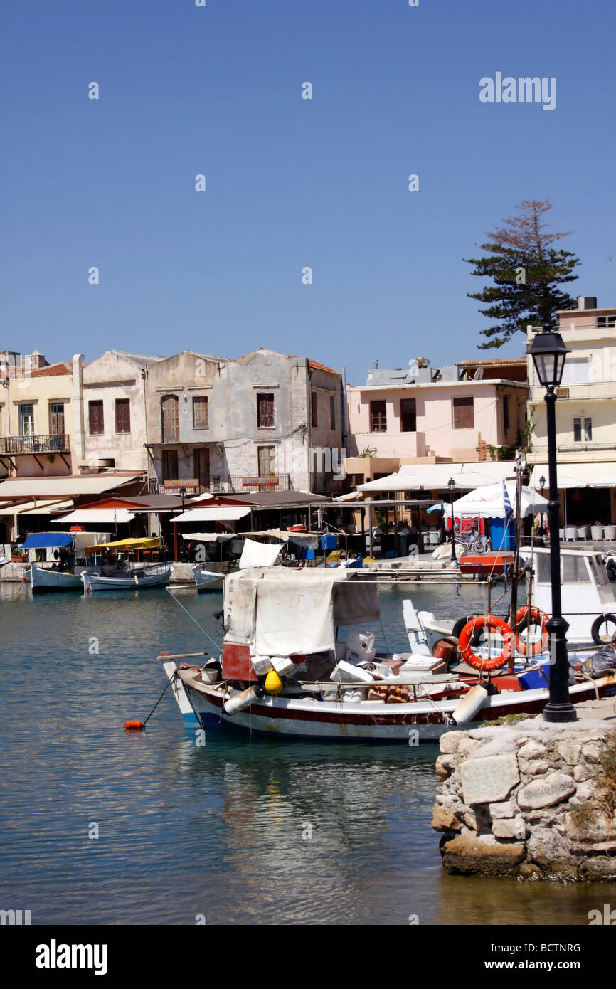 THE PICTURESQUE VENETIAN HARBOUR OF RETHYMNON ON THE GREEK ISLAND OF ...