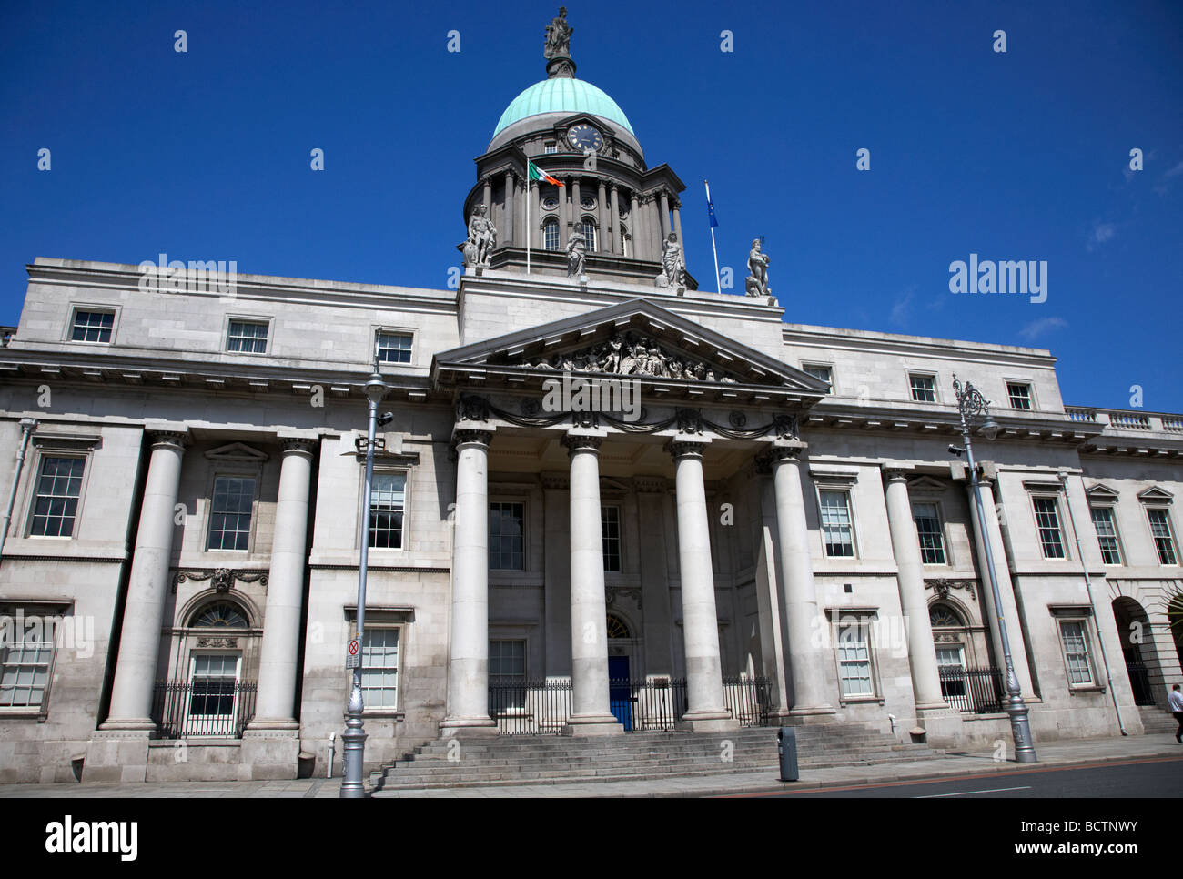 The custom house designed by architect james gandon in dublin city ...