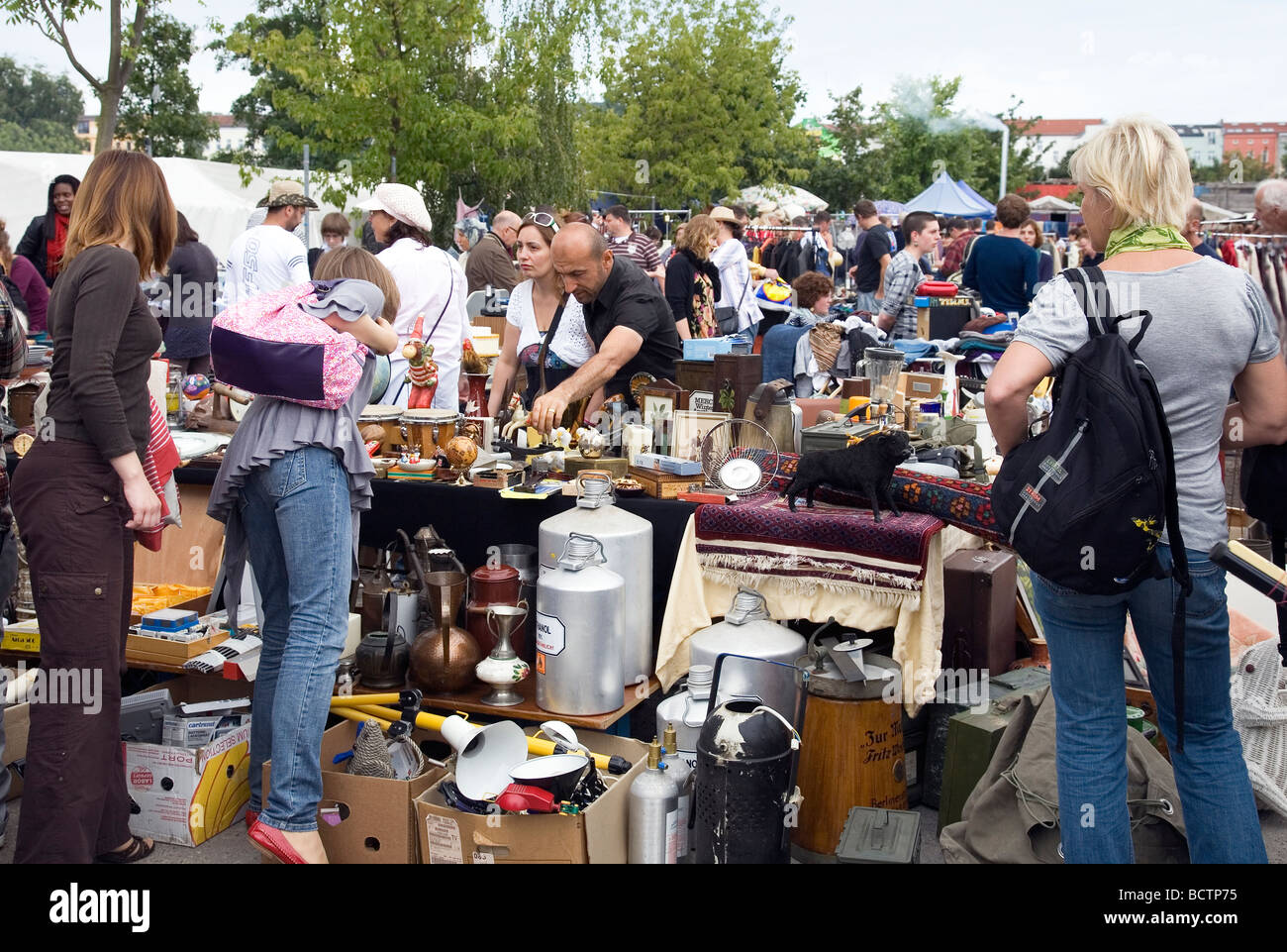 Flohmarkt hi-res stock photography and images - Alamy