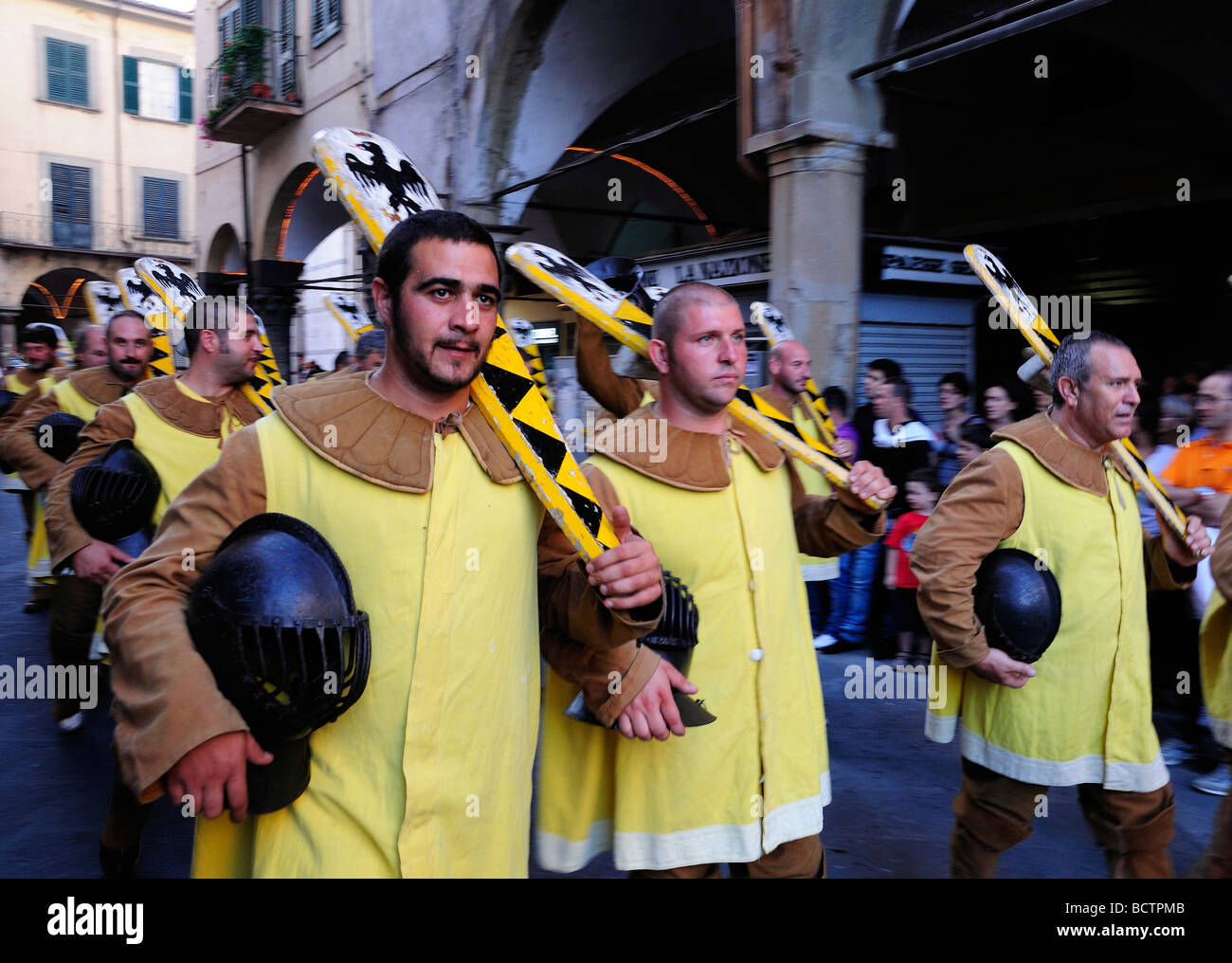 Historic medieval procession ahead of Gioco del Ponte festival in Pisa ...