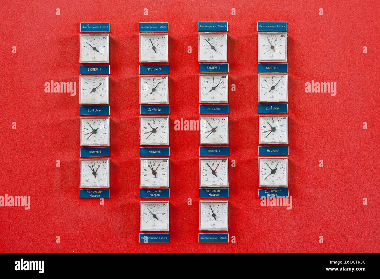 Mechanical dials hi-res stock photography and images - Alamy